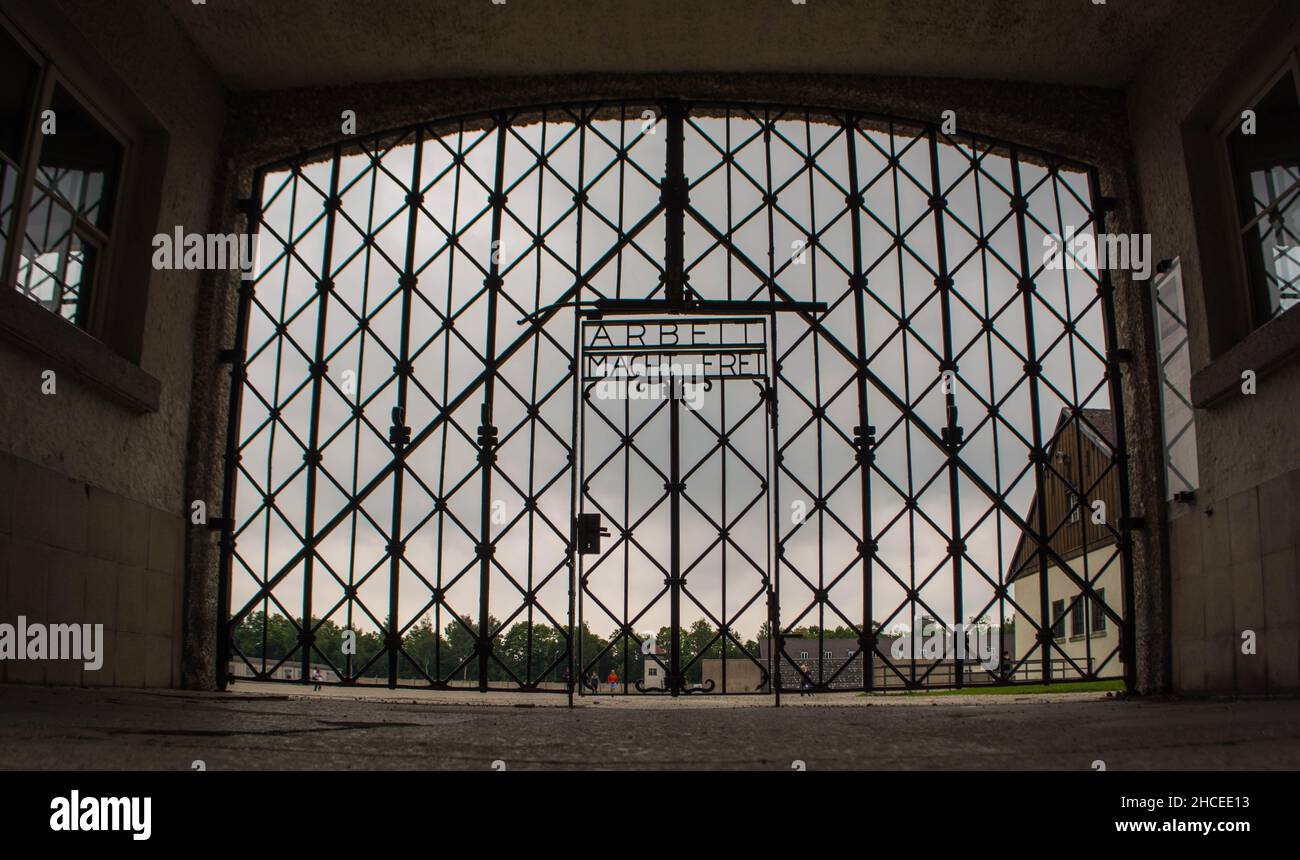 Arbeit macht frei door, Nazi concentration camp, Dachau, Germany Stock ...