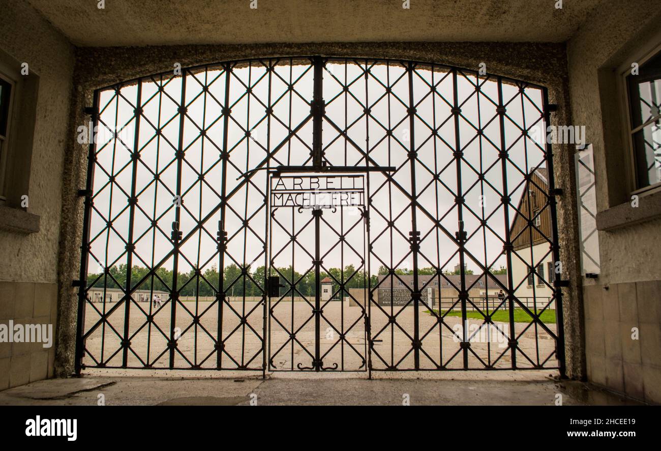 Arbeit macht frei door, Nazi concentration camp, Dachau, Germany Stock ...