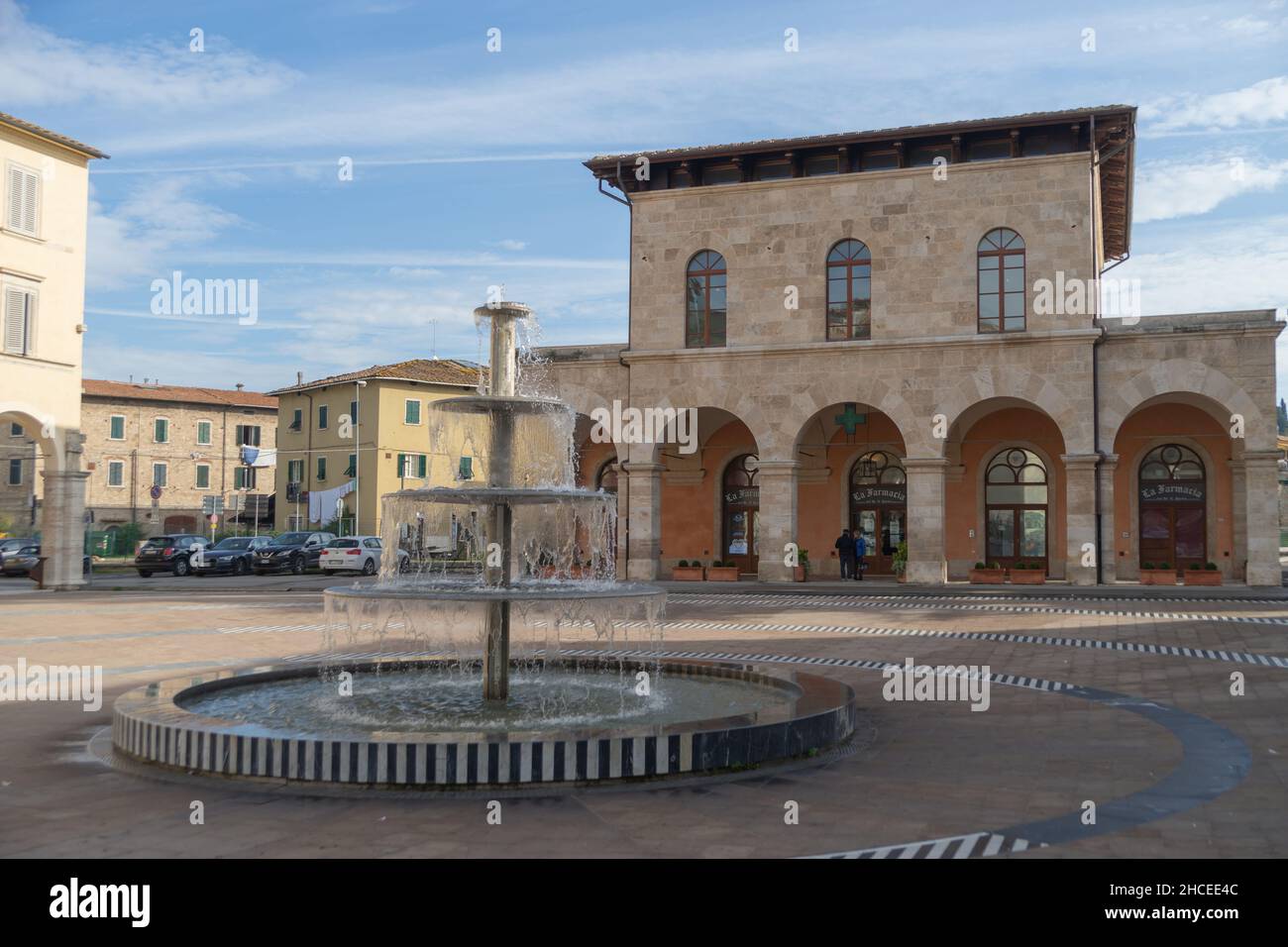 Piazza Anrnolfo di Cambio square, Fountain, Colle di Val d'Elsa ...