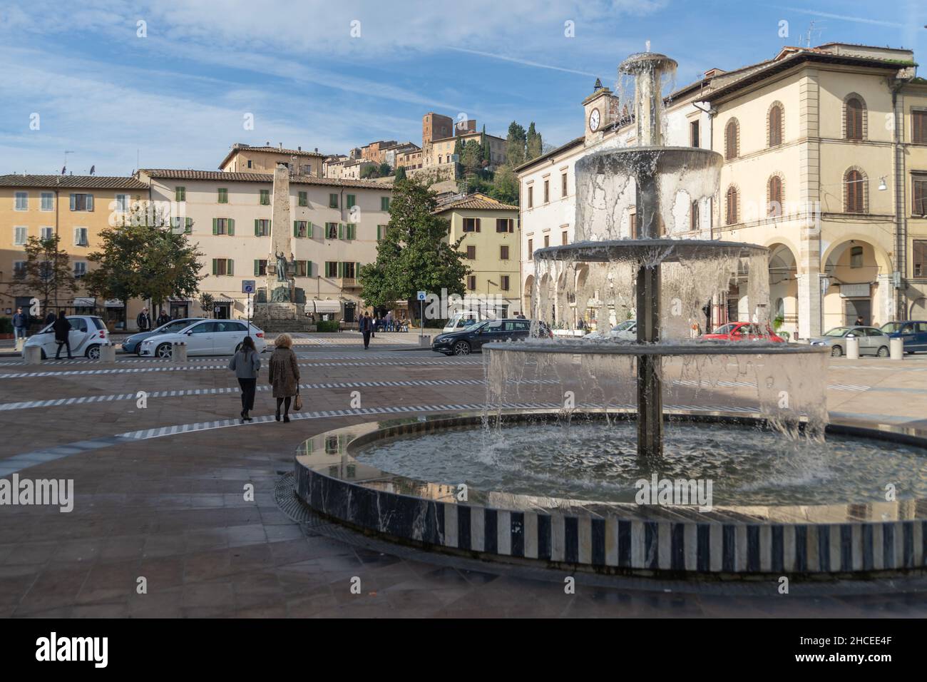 Piazza Anrnolfo di Cambio square, Fountain, Colle di Val d'Elsa ...