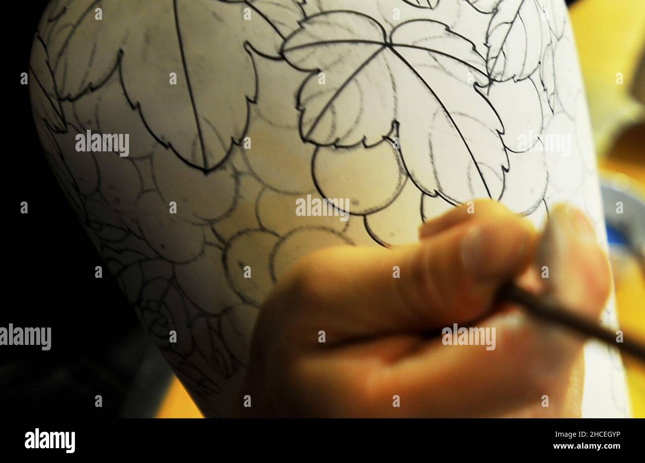CHUZHOU, CHINA - SEPTEMBER 15, 2021 - A painter paints a pattern on a ...