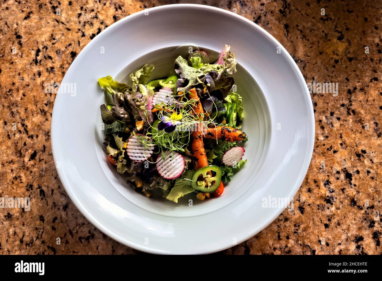 Salad presentation hi-res stock photography and images - Alamy