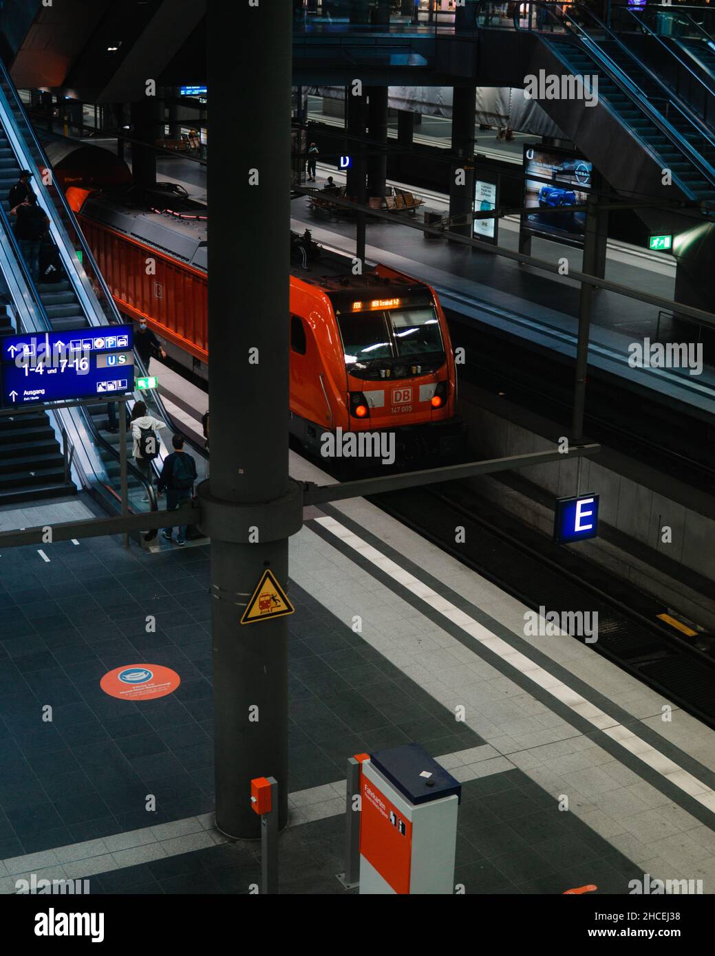 Arriving metro hi-res stock photography and images - Alamy