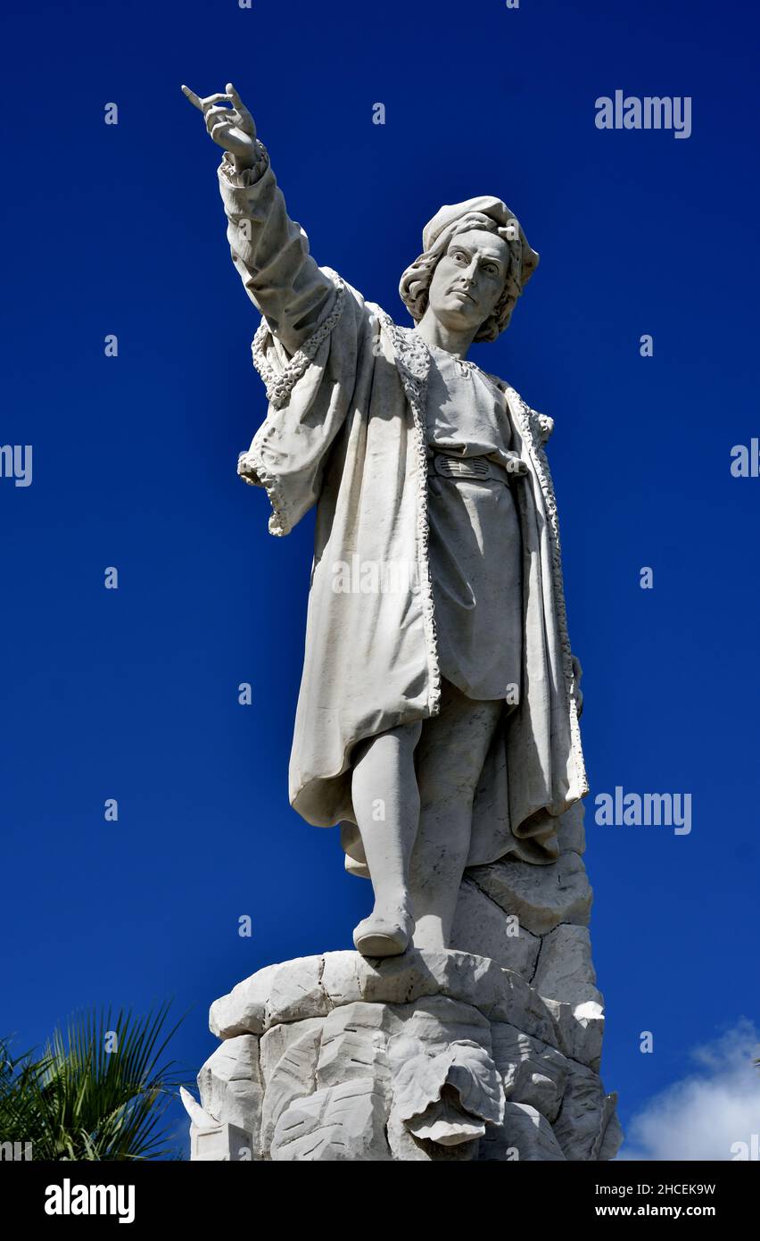 Medieval italian statue hi-res stock photography and images - Alamy