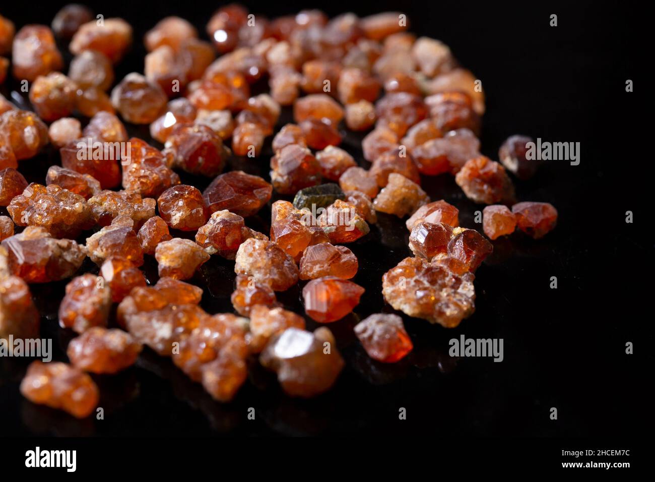 Garnet crystal structure hi-res stock photography and images - Alamy