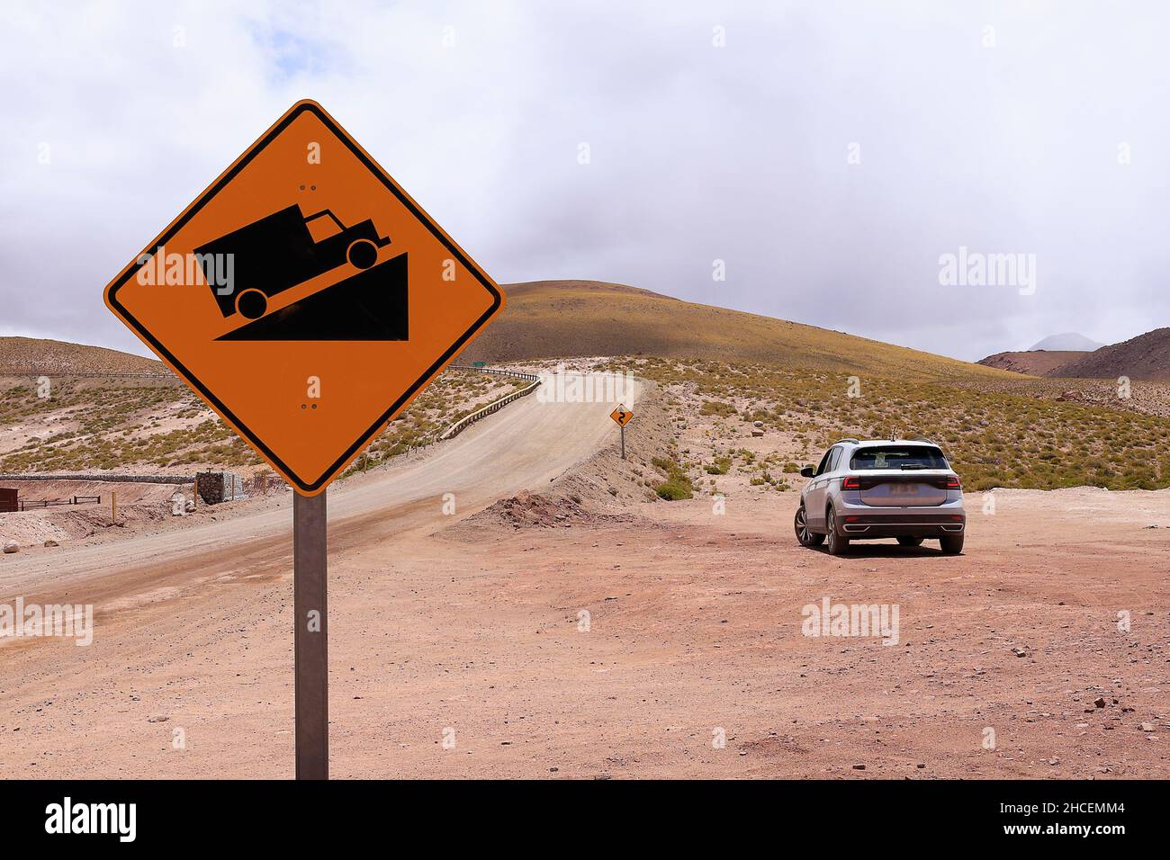 Warning sign of steep slope hi-res stock photography and images - Alamy