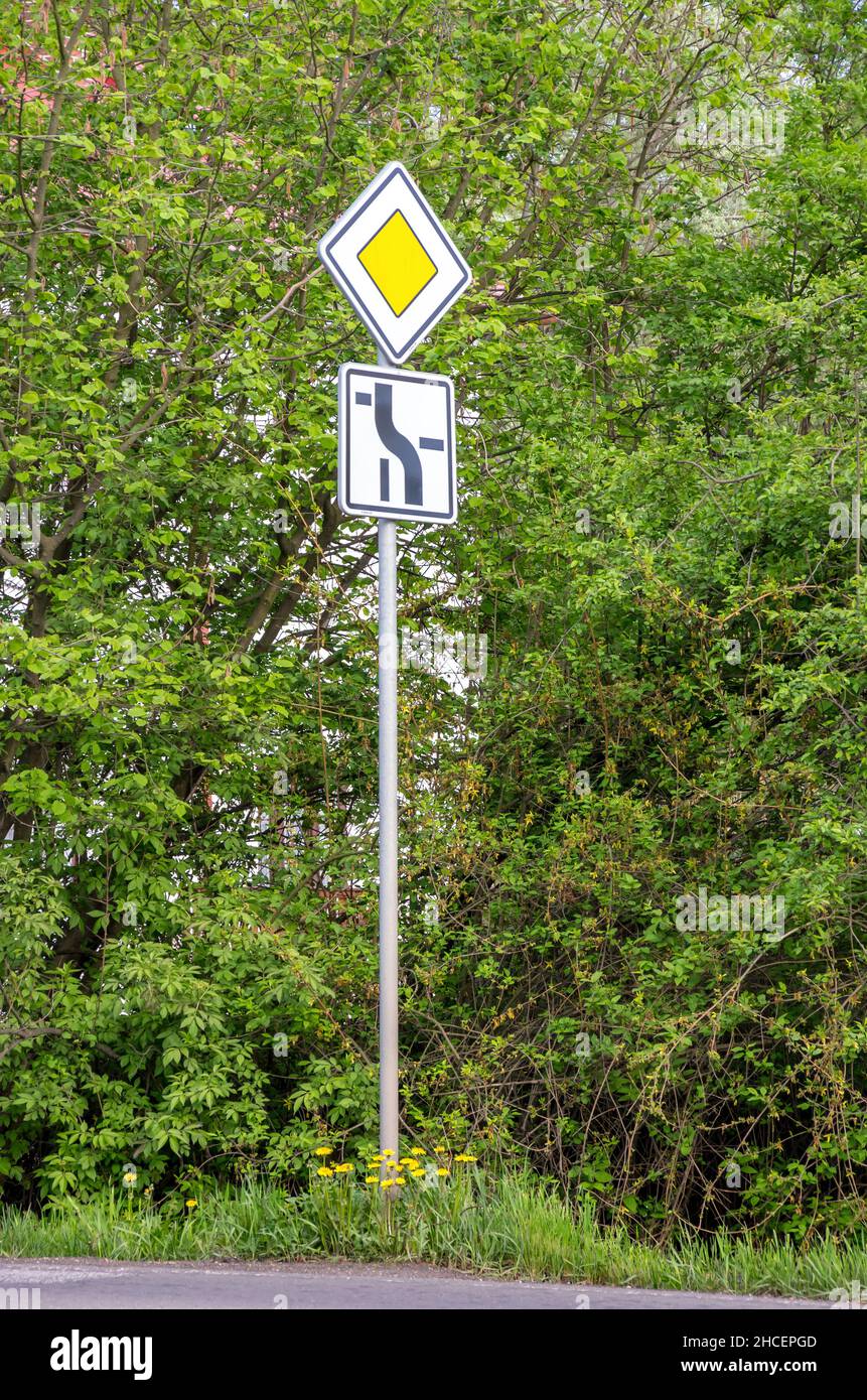 Paradise street sign hi-res stock photography and images - Alamy