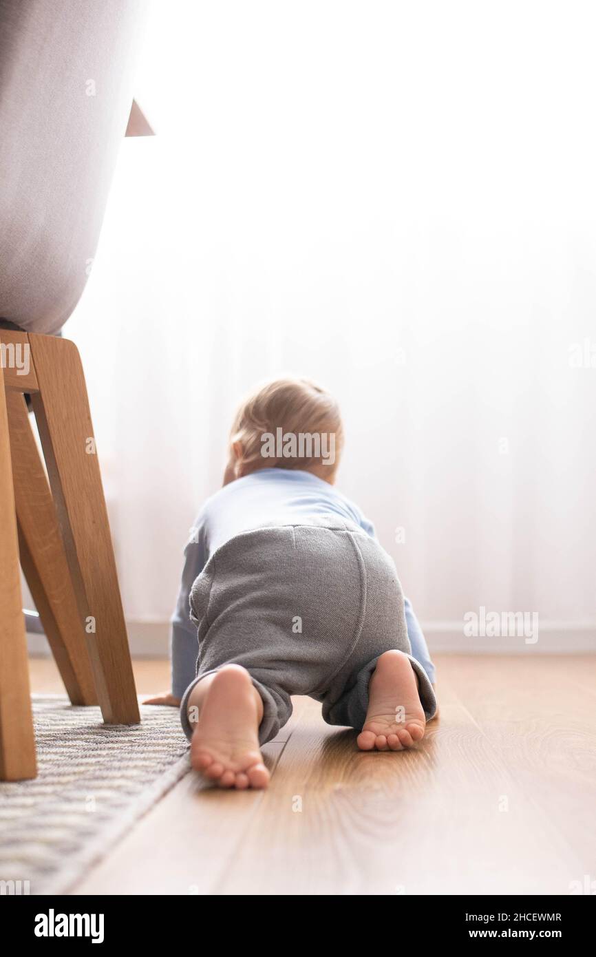 Back view of a baby on the floor Stock Photo - Alamy