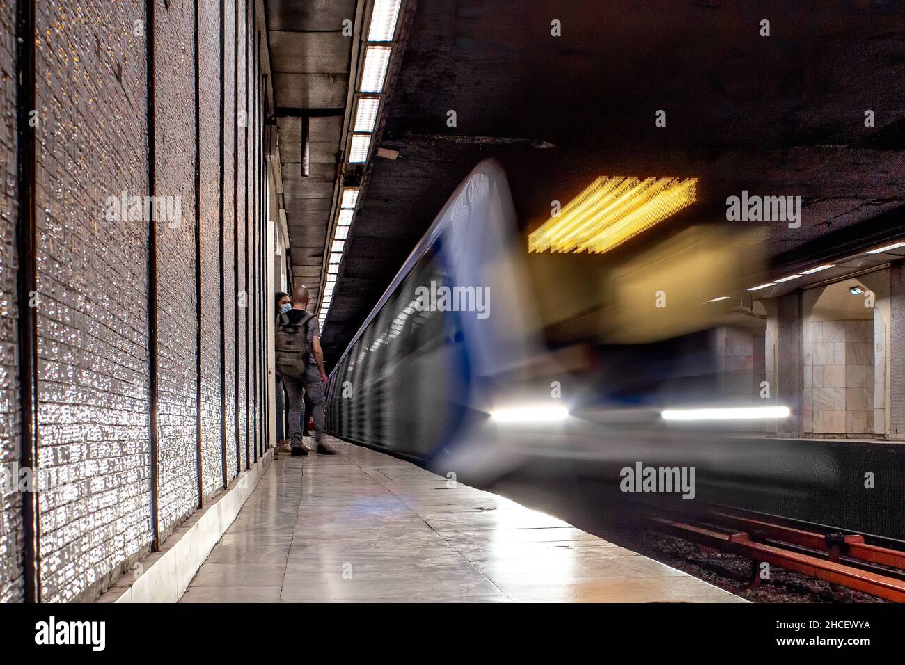 Underground metro passing through stations Stock Photo - Alamy