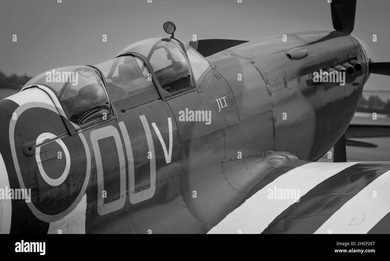 Iwm duxford spitfire static display Black and White Stock Photos ...