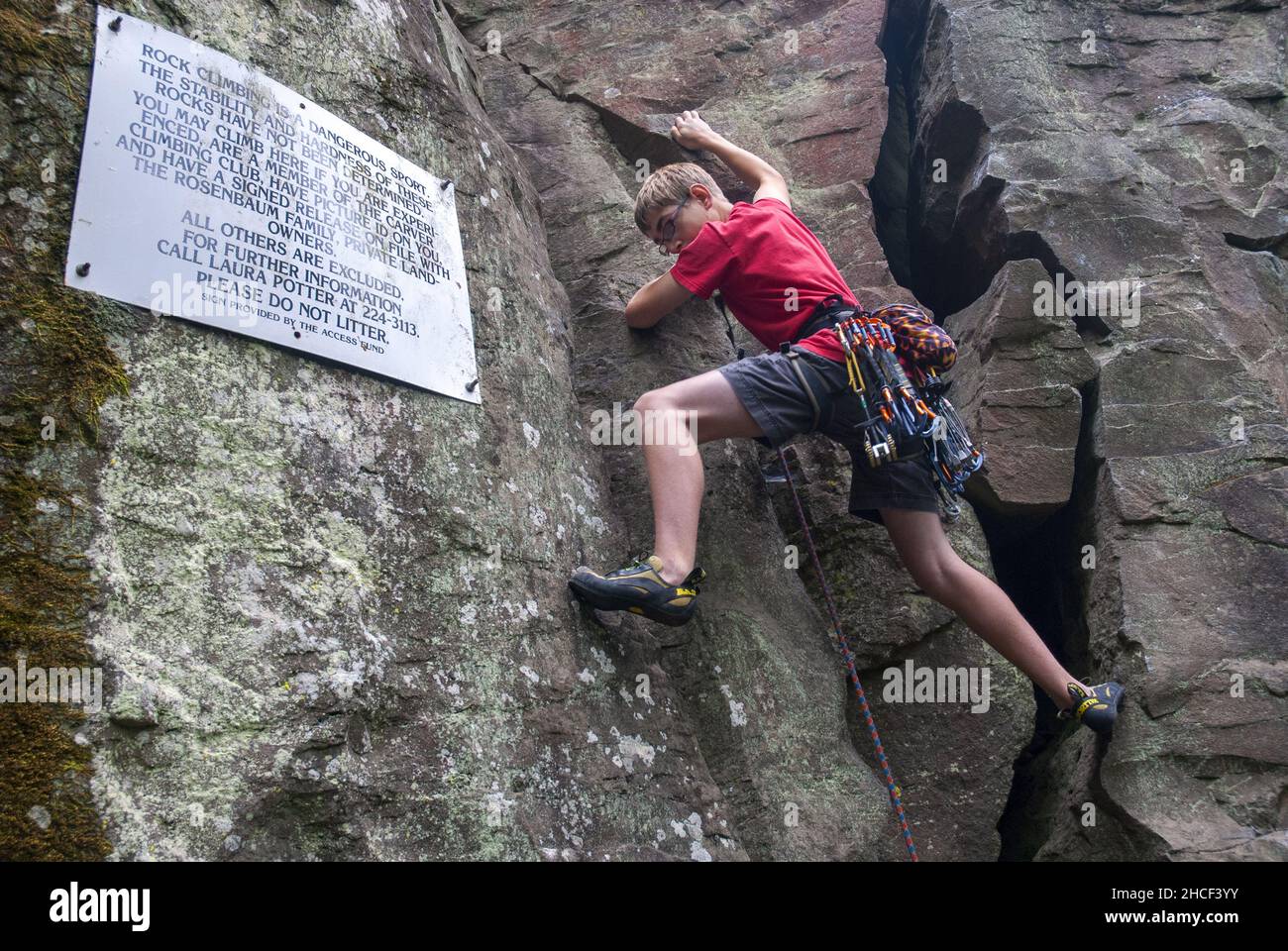 Single teenager rock climbing at Carver cliff. Portland, Oregon Stock ...
