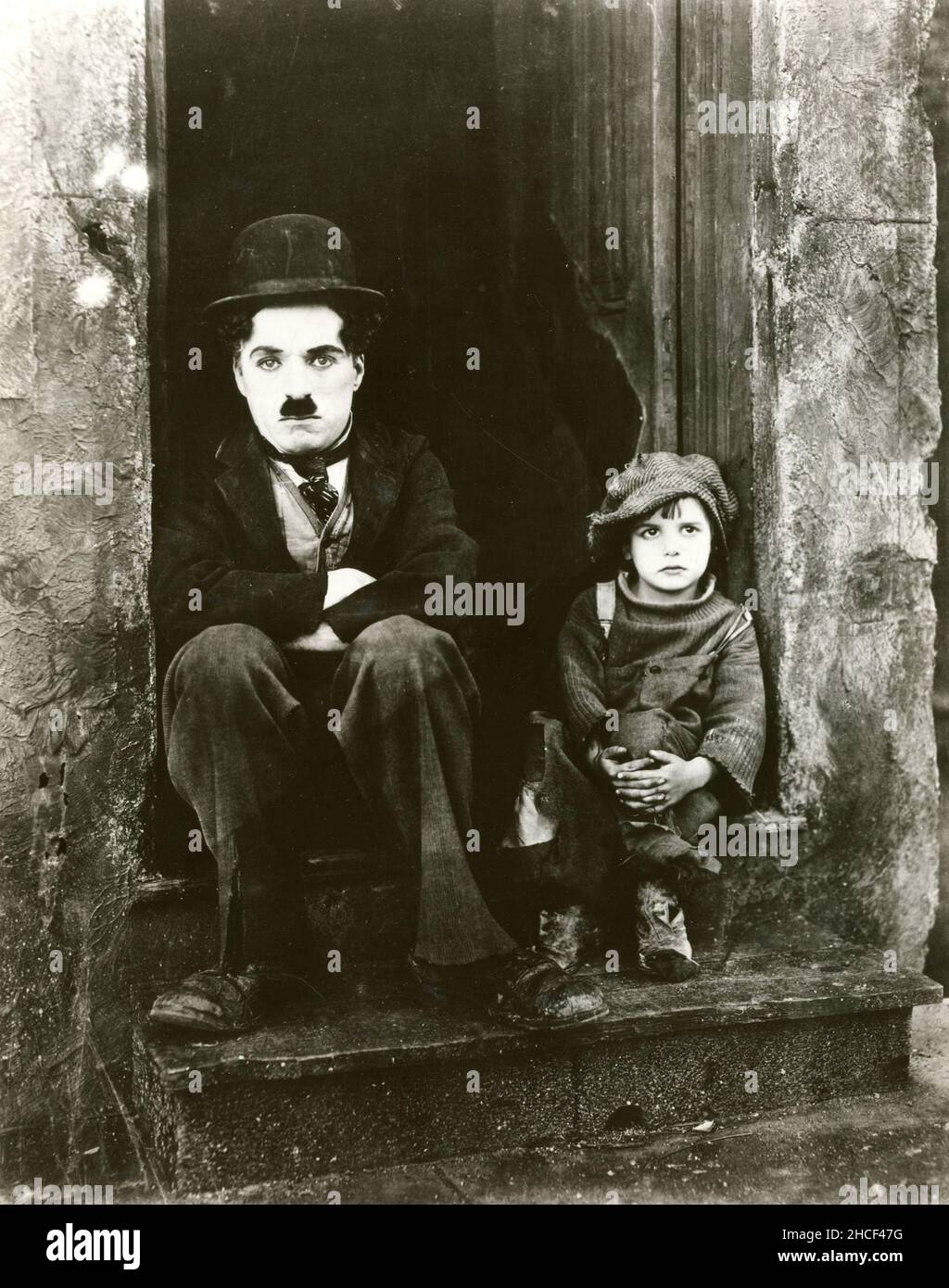 Charlie Chaplin and Jackie Coogan in "The Kid" - 1921 Stock Photo - Alamy