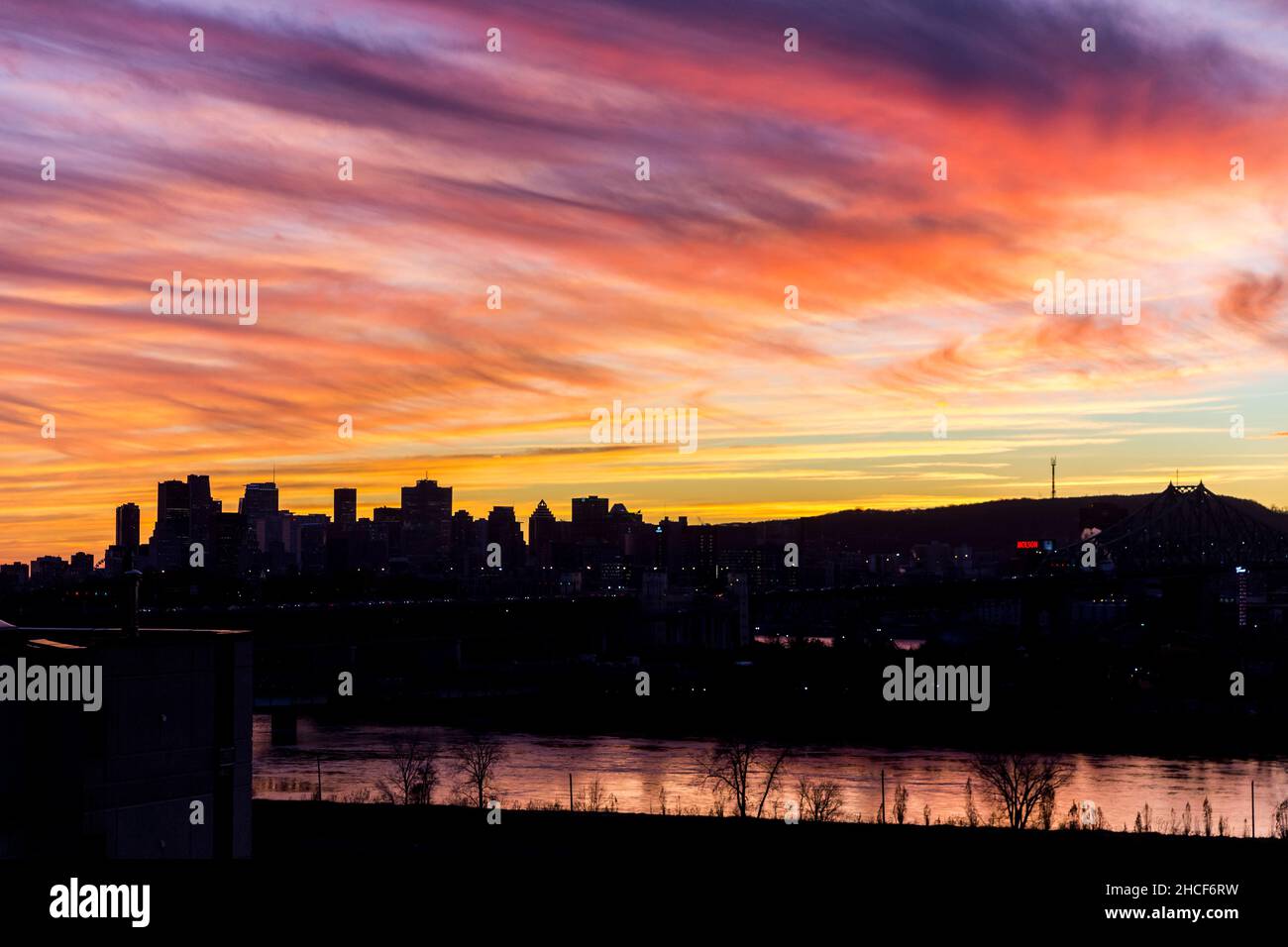 Cloudy montreal city skyline sunset hi-res stock photography and images ...