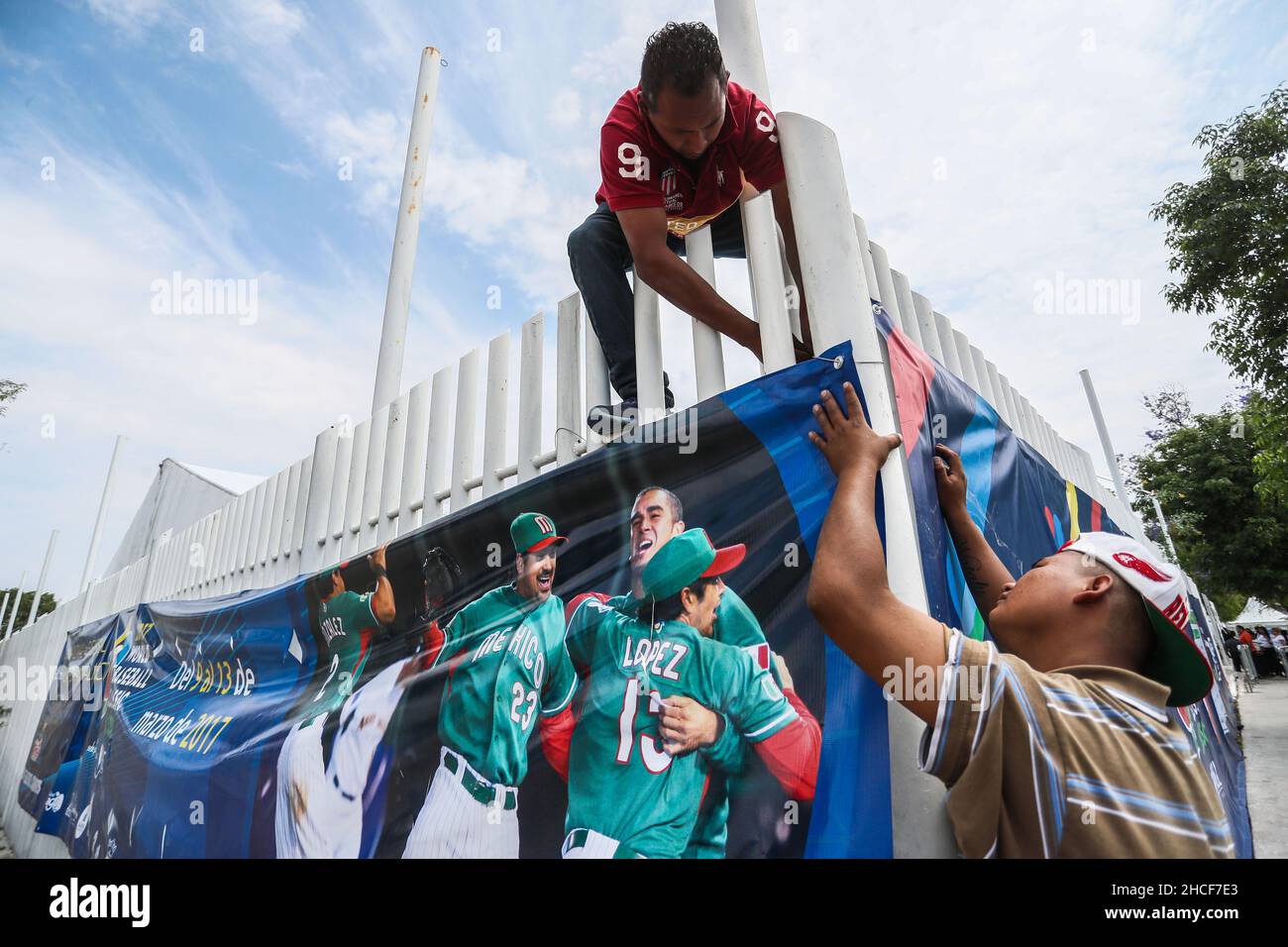 Fan mexicano hi-res stock photography and images - Alamy