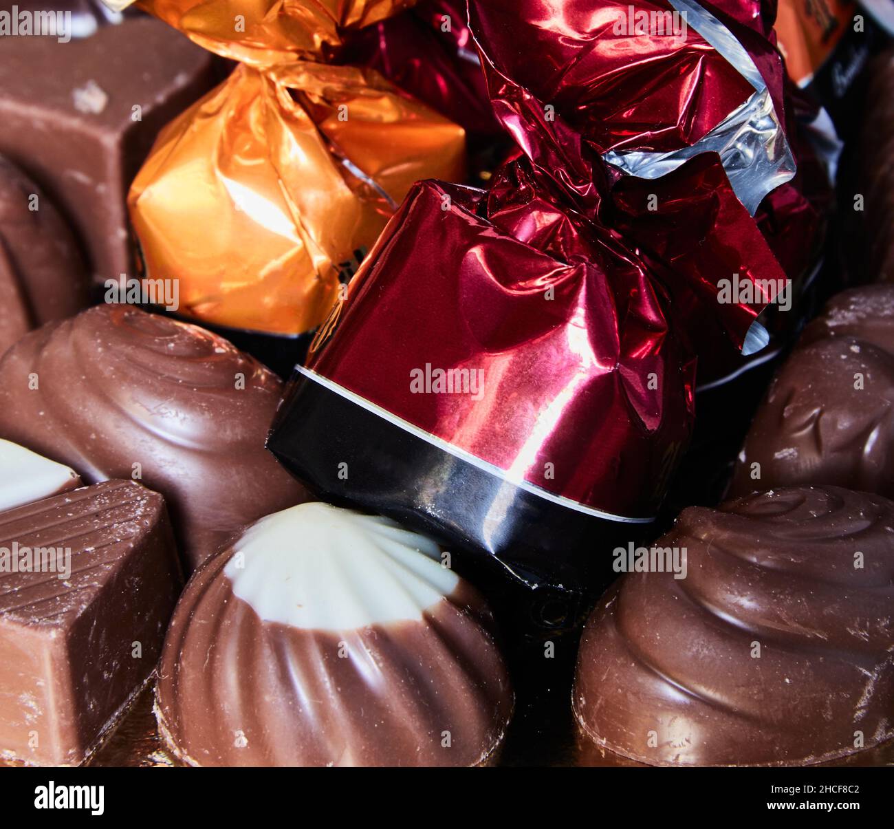Maroon wrap hi-res stock photography and images - Alamy