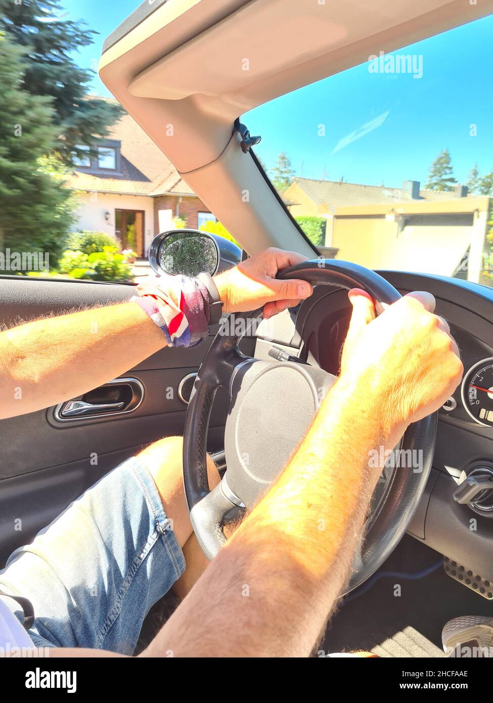 Romantic couple in car hi-res stock photography and images - Alamy