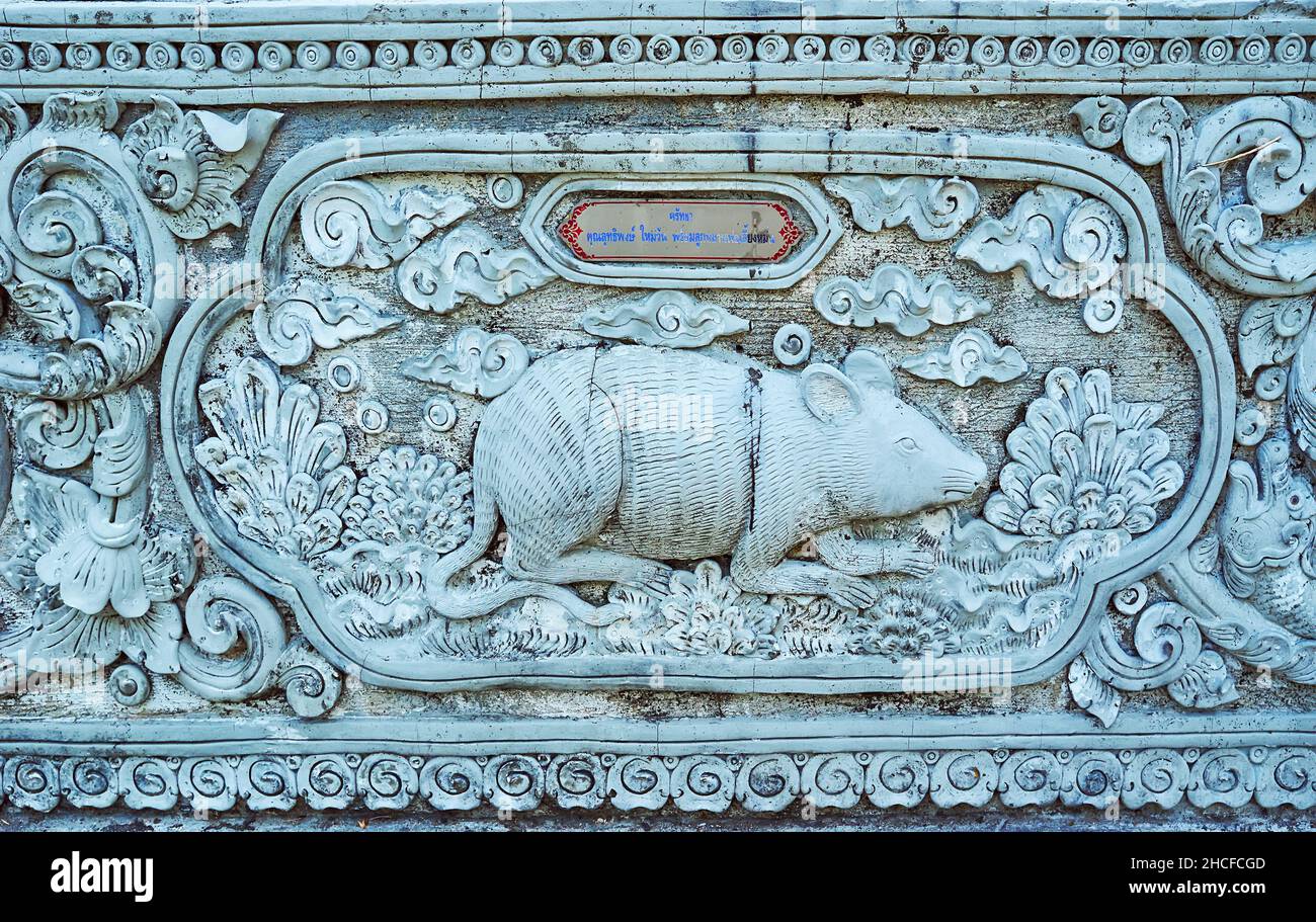 The old chedi of Wat Phan Waen temple is decorated with wall sculptures ...