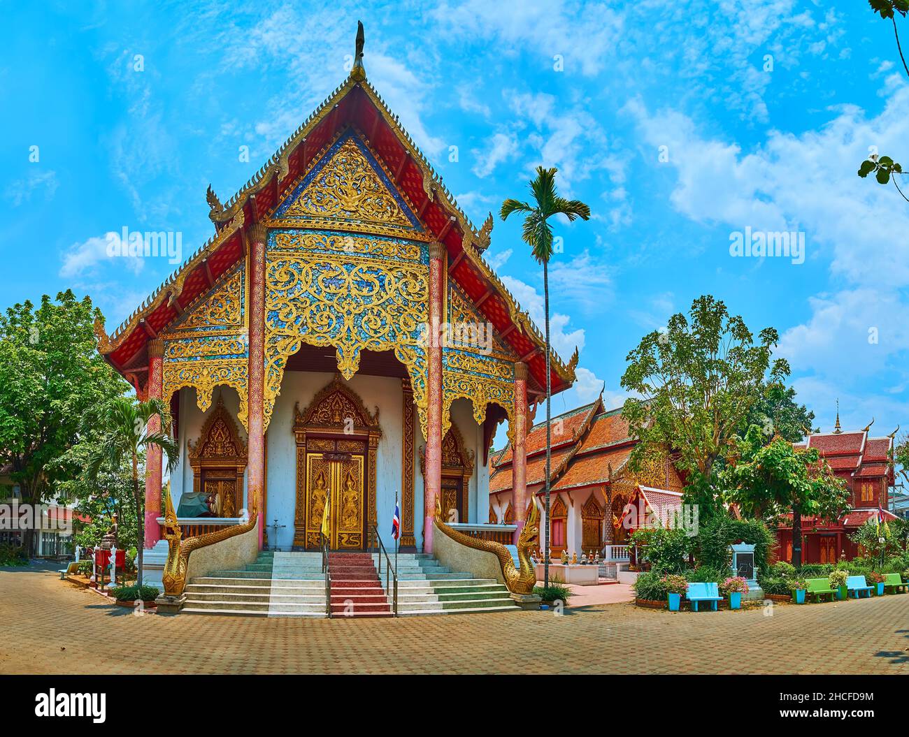 Wooden sculpture roof carvings hi-res stock photography and images - Alamy