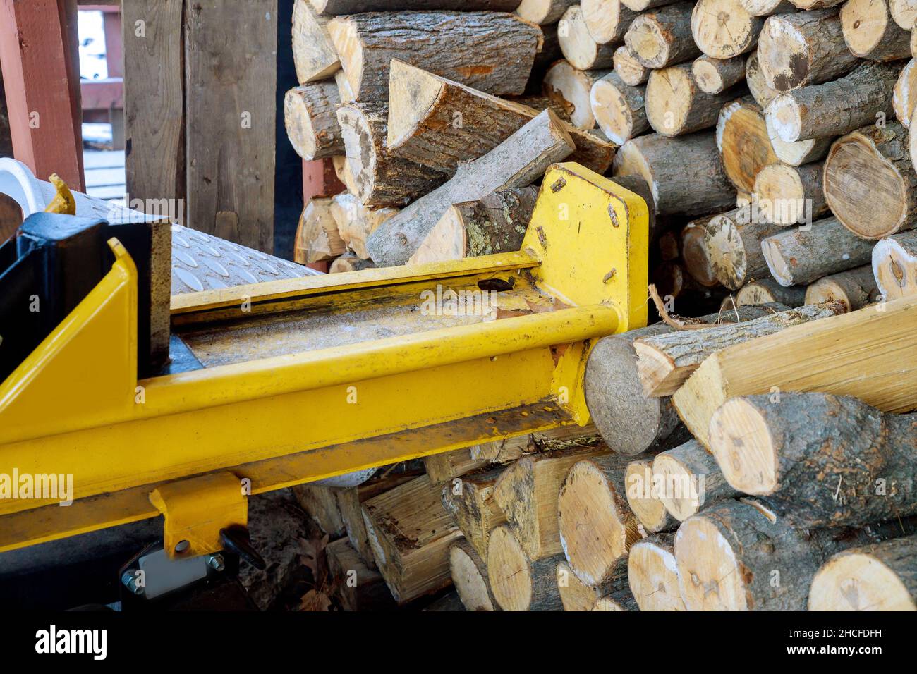 Splitter machine with person splitting firewood Stock Photo - Alamy