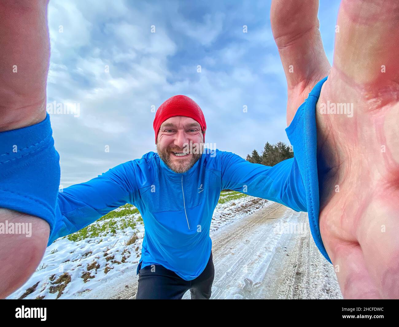 Trail running red shirt hi-res stock photography and images - Alamy