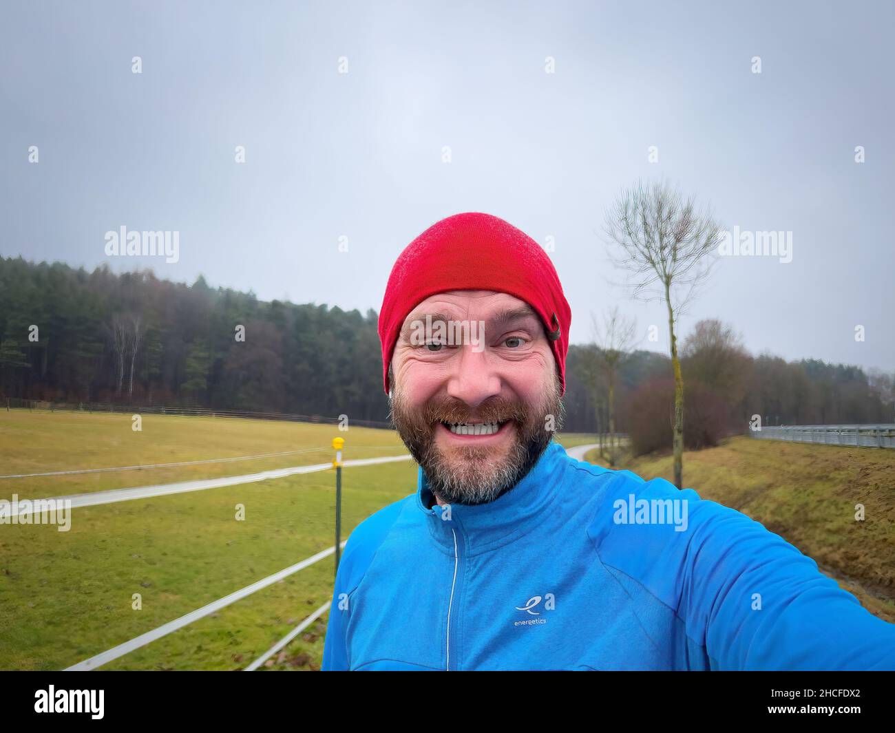 Trail running red shirt hi-res stock photography and images - Alamy