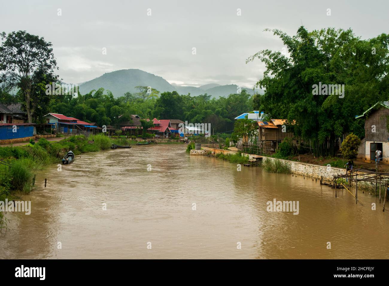 Floating houses and buildings built on the water or riverbank of Inle ...