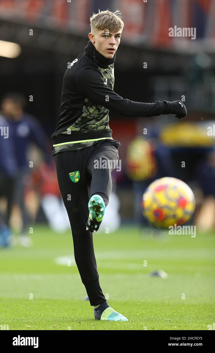 London, UK. 28th Dec, 2021. Brandon Williams of Norwich City warms up ...