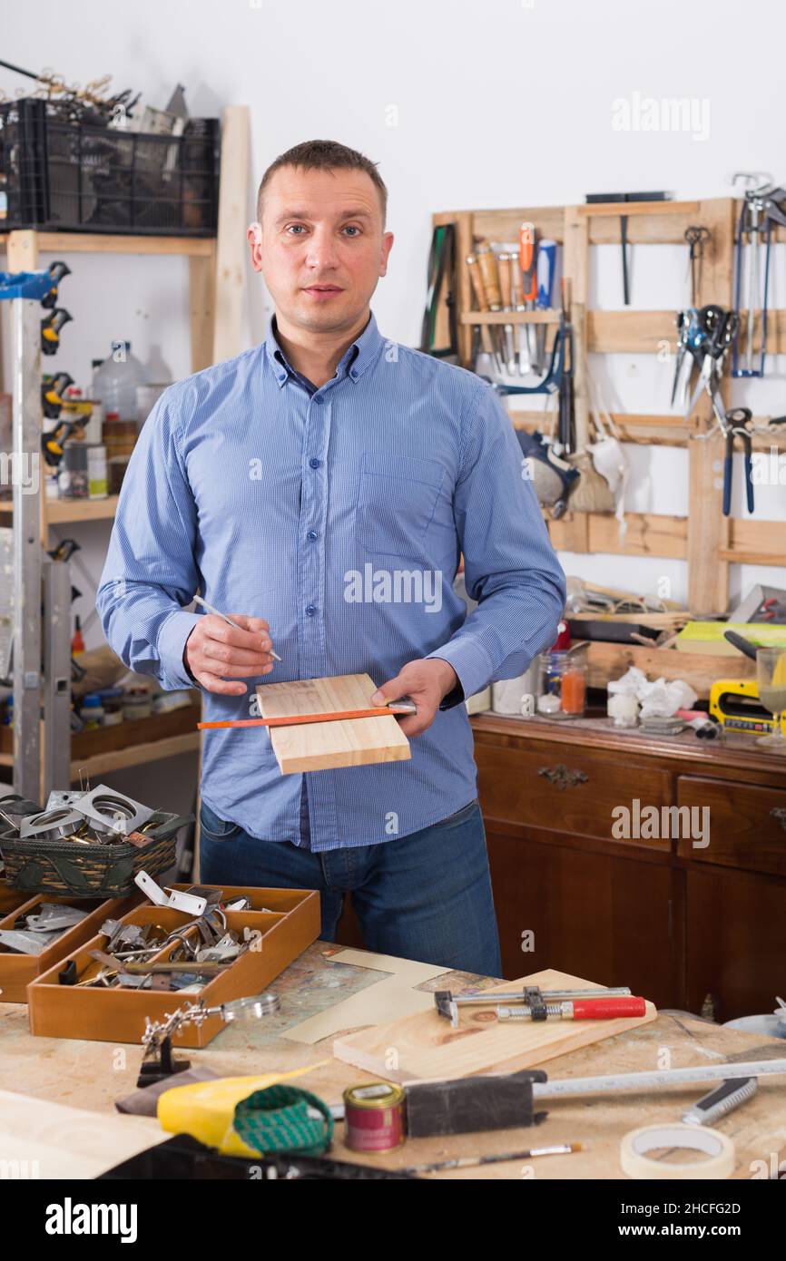 Young man carpenter inside workshop hi-res stock photography and images ...
