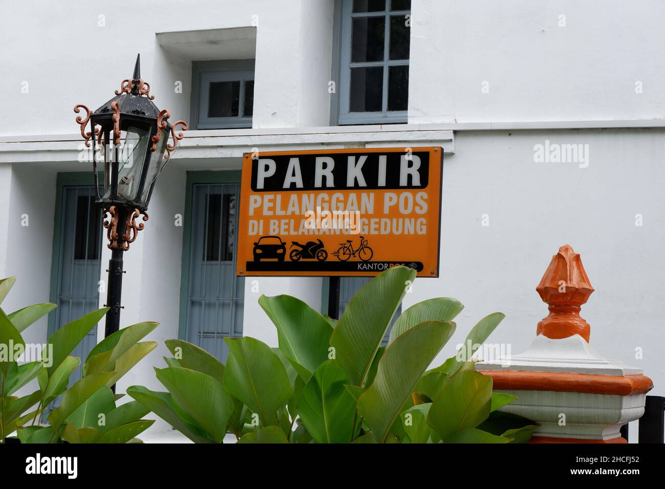 Office building notice board sign hi-res stock photography and images ...