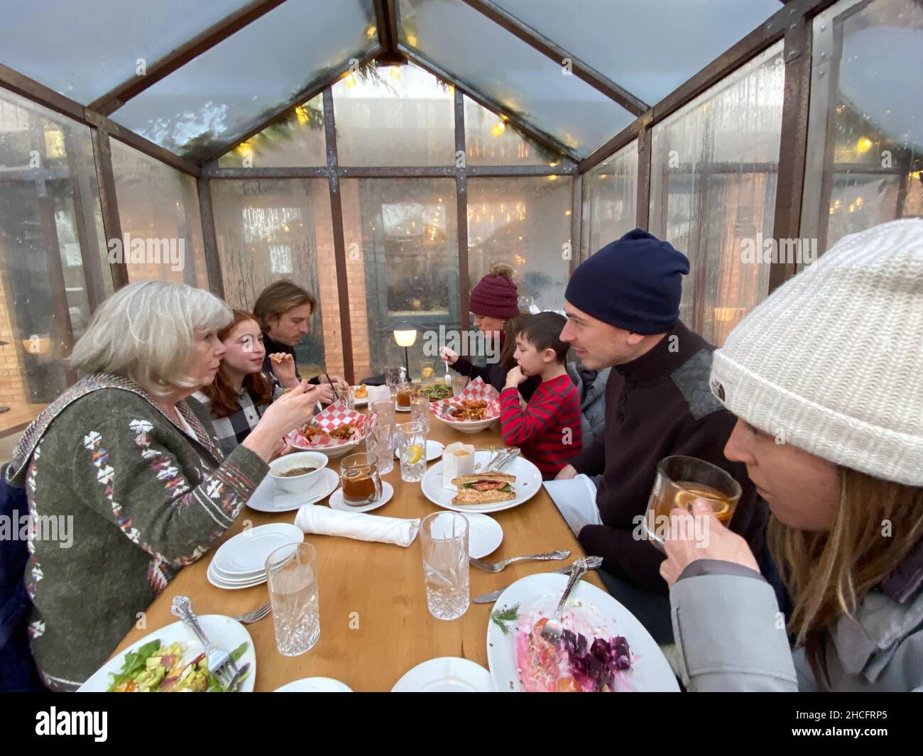 Outdoor dining domes hi-res stock photography and images - Alamy