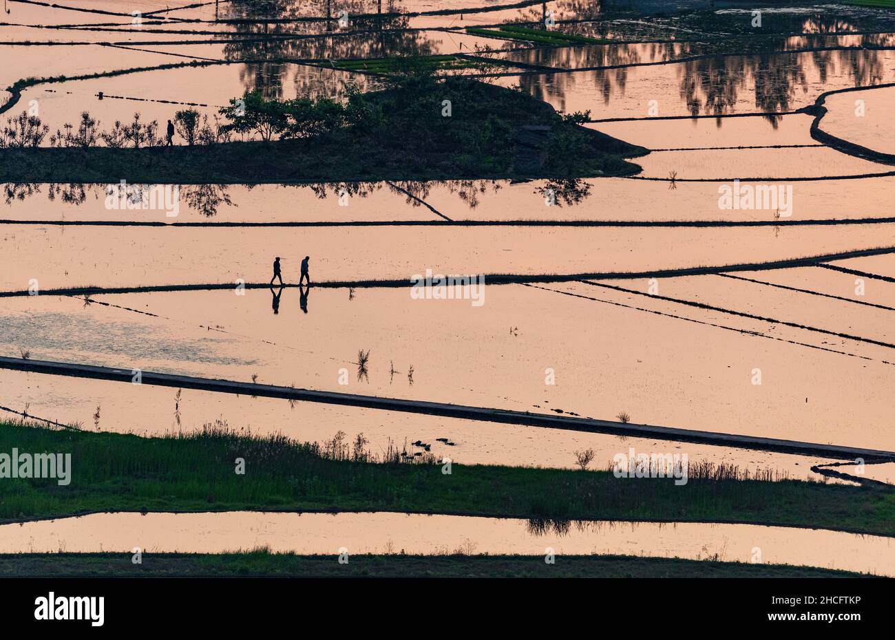Villagers walk hi-res stock photography and images - Alamy