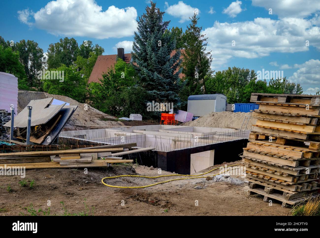 Home building process hi-res stock photography and images - Alamy