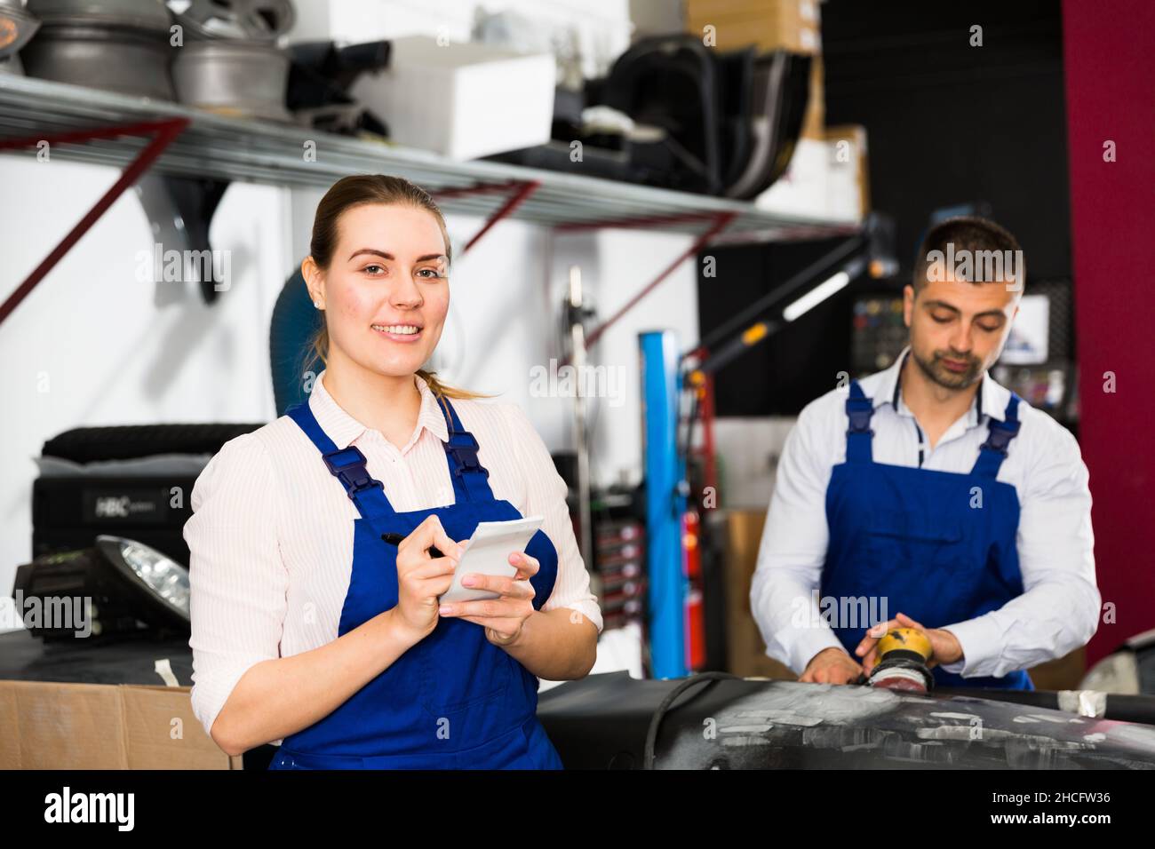 Girl mechanic hi-res stock photography and images - Alamy