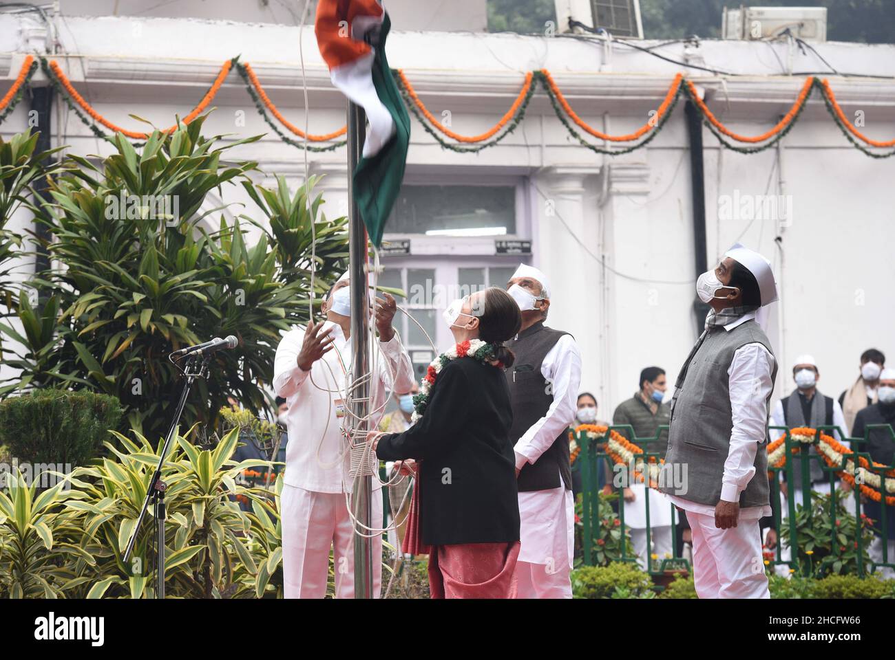 Hoisting indian national flag hi-res stock photography and images - Alamy