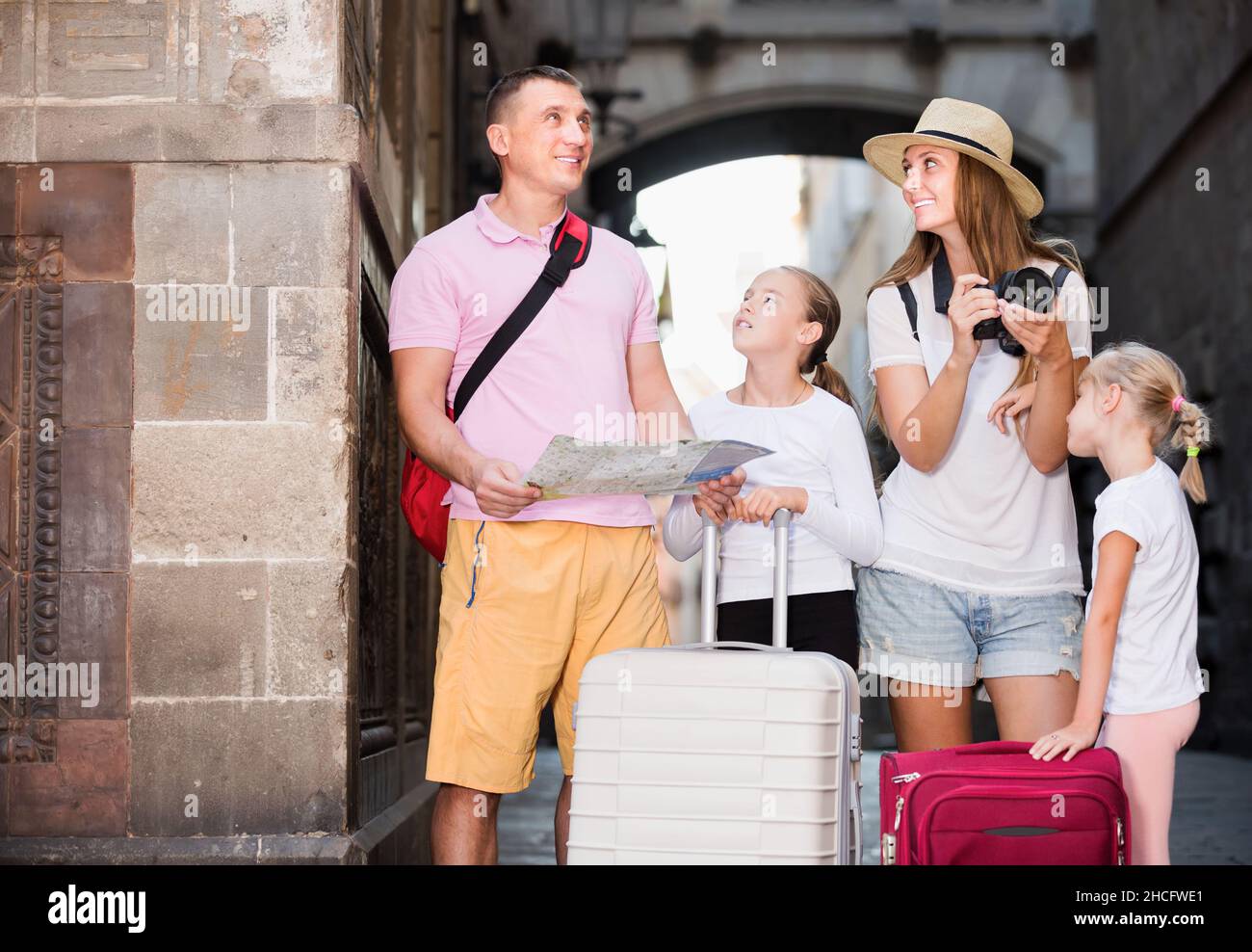 Kids making map hi-res stock photography and images - Alamy