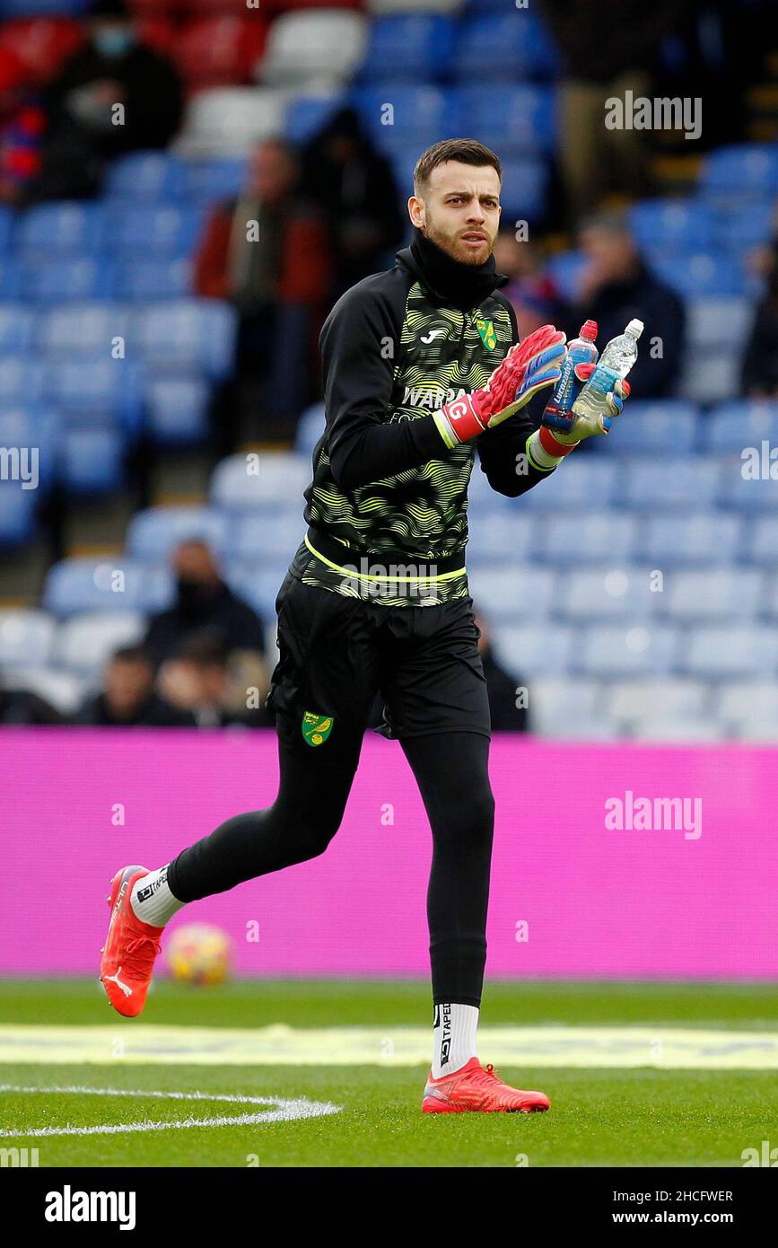 London, UK. 28th Dec, 2021. Angus Gunn of Norwich City warming up ...