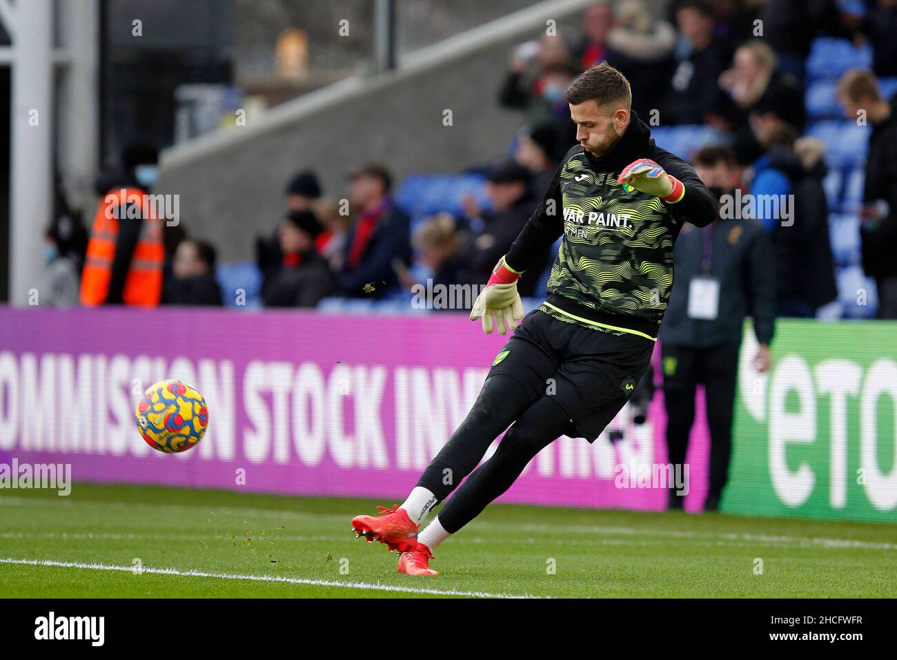 London, UK. 28th Dec, 2021. Angus Gunn of Norwich City warms up during ...