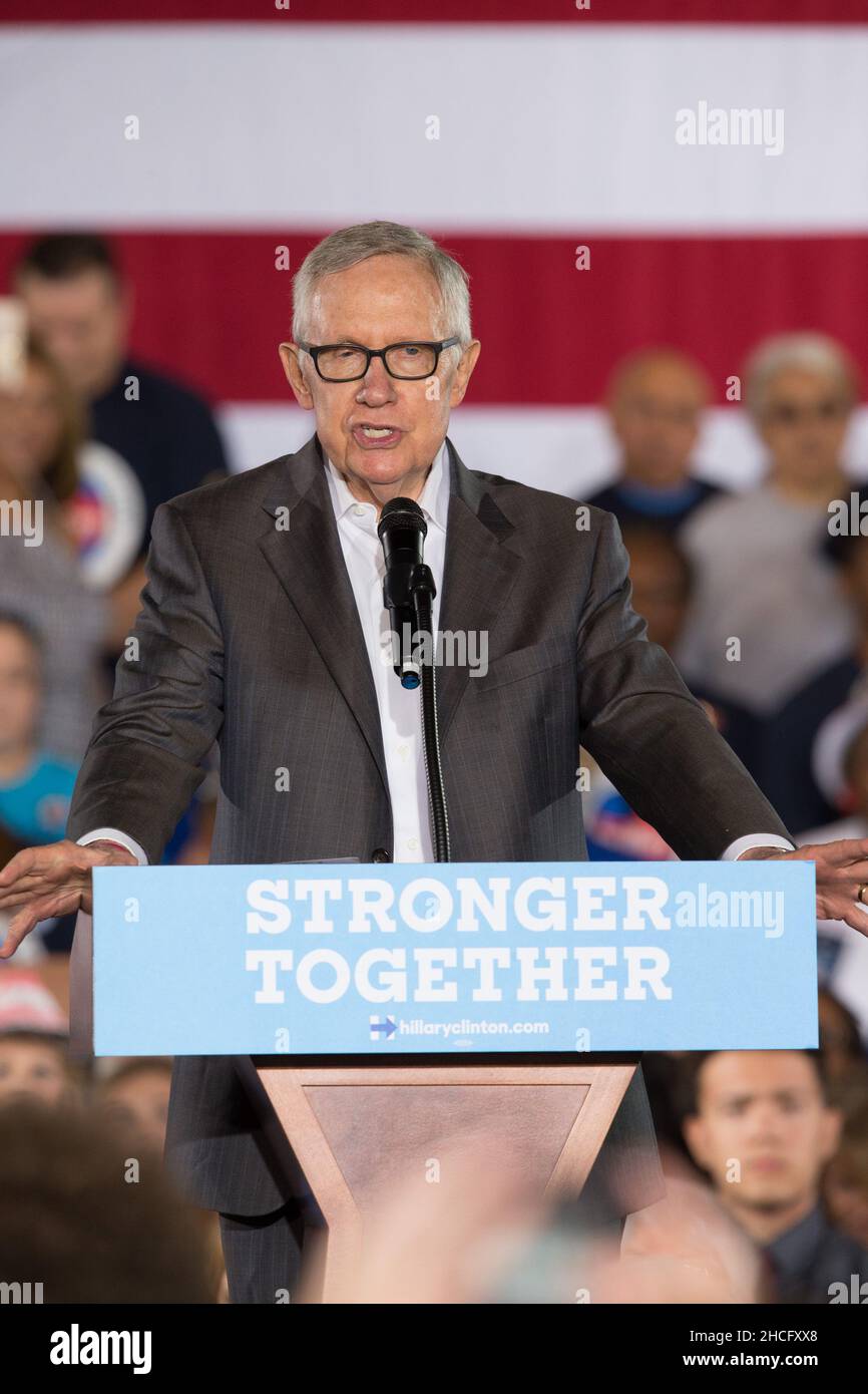 Hillary clinton 2016 vegas hi-res stock photography and images - Alamy