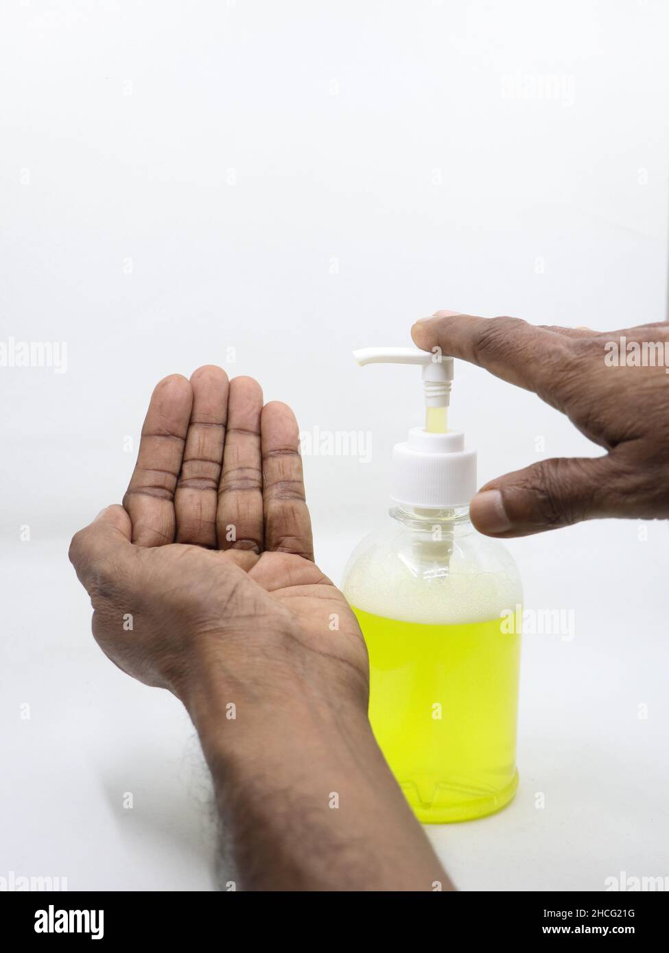 Person applying sanitizer hi-res stock photography and images - Alamy
