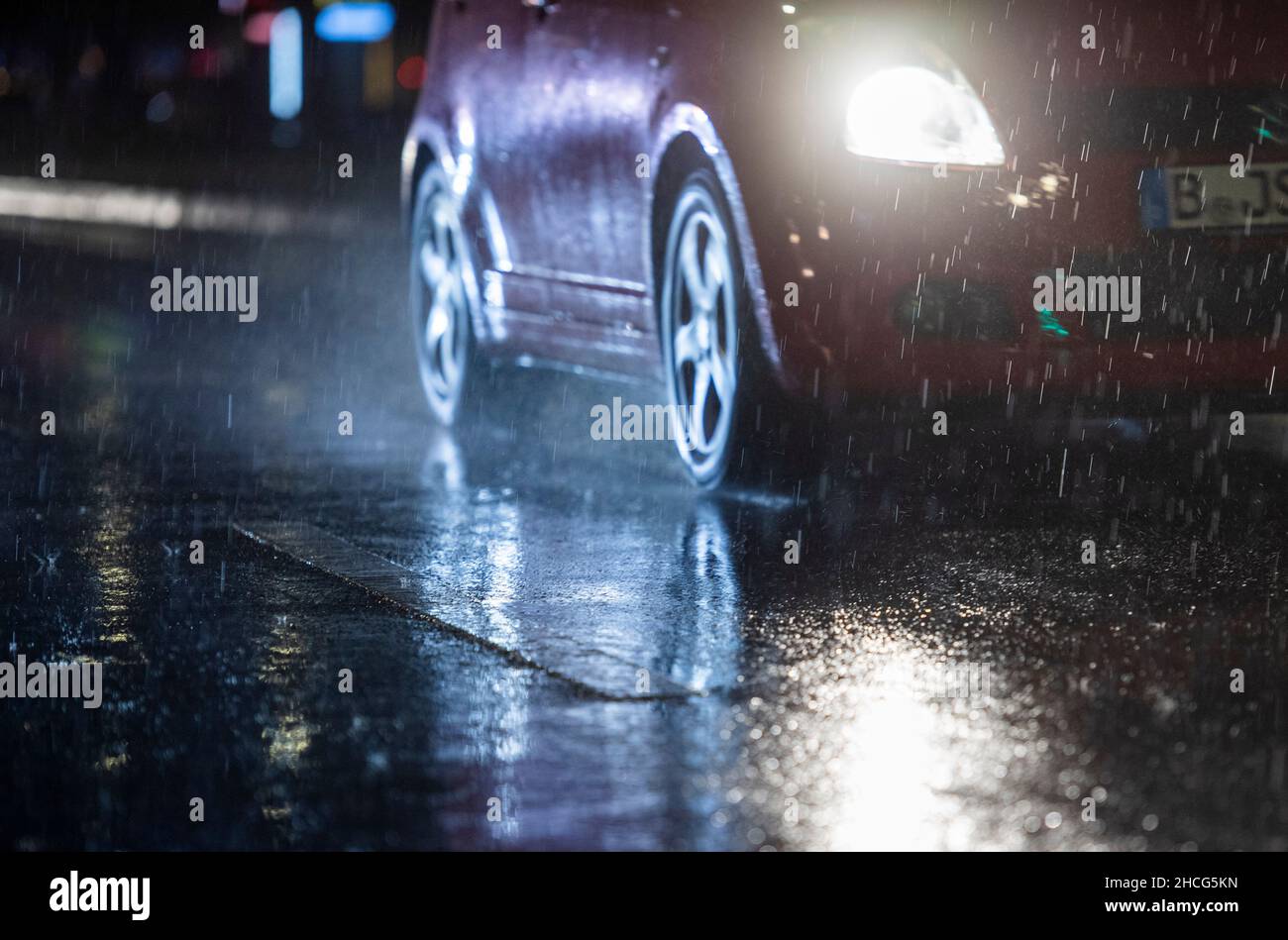 Berlin, Germany. 28th Dec, 2021. Cars drive on Frankfurter Allee during ...