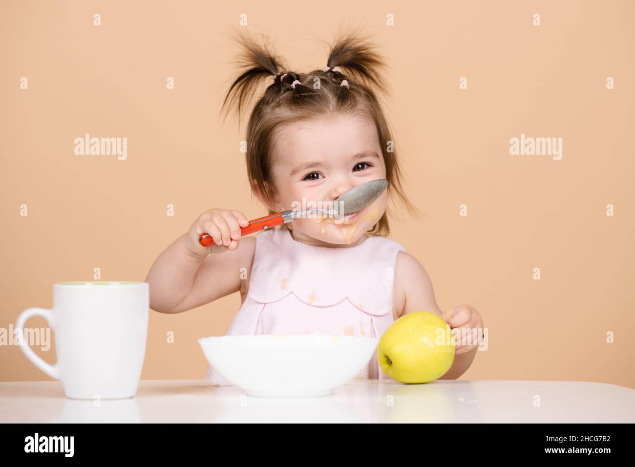 Toddler meal healthy smiley hi-res stock photography and images - Alamy