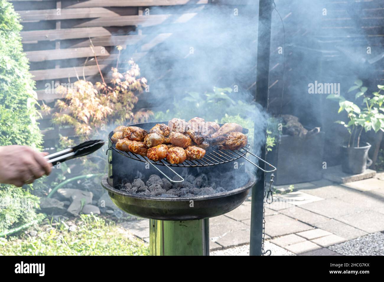 Barbecue chicken chickens wings roasted hi-res stock photography and ...