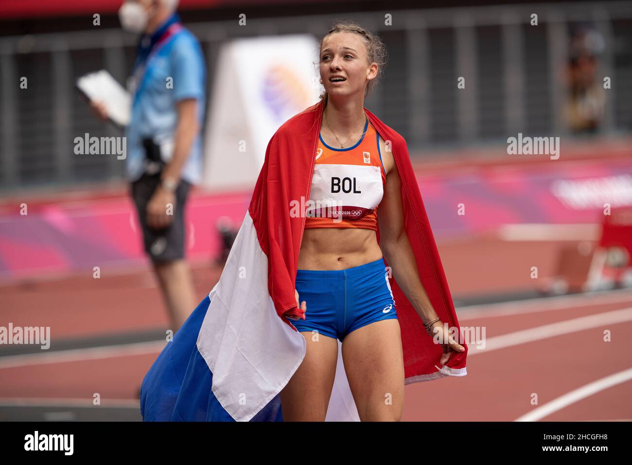 Femke Bol with the US flag in the final of the 400 meters hurdles of ...