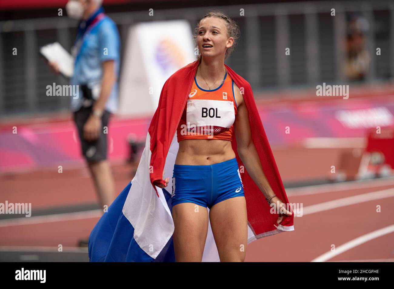 Femke Bol with the US flag in the final of the 400 meters hurdles of ...