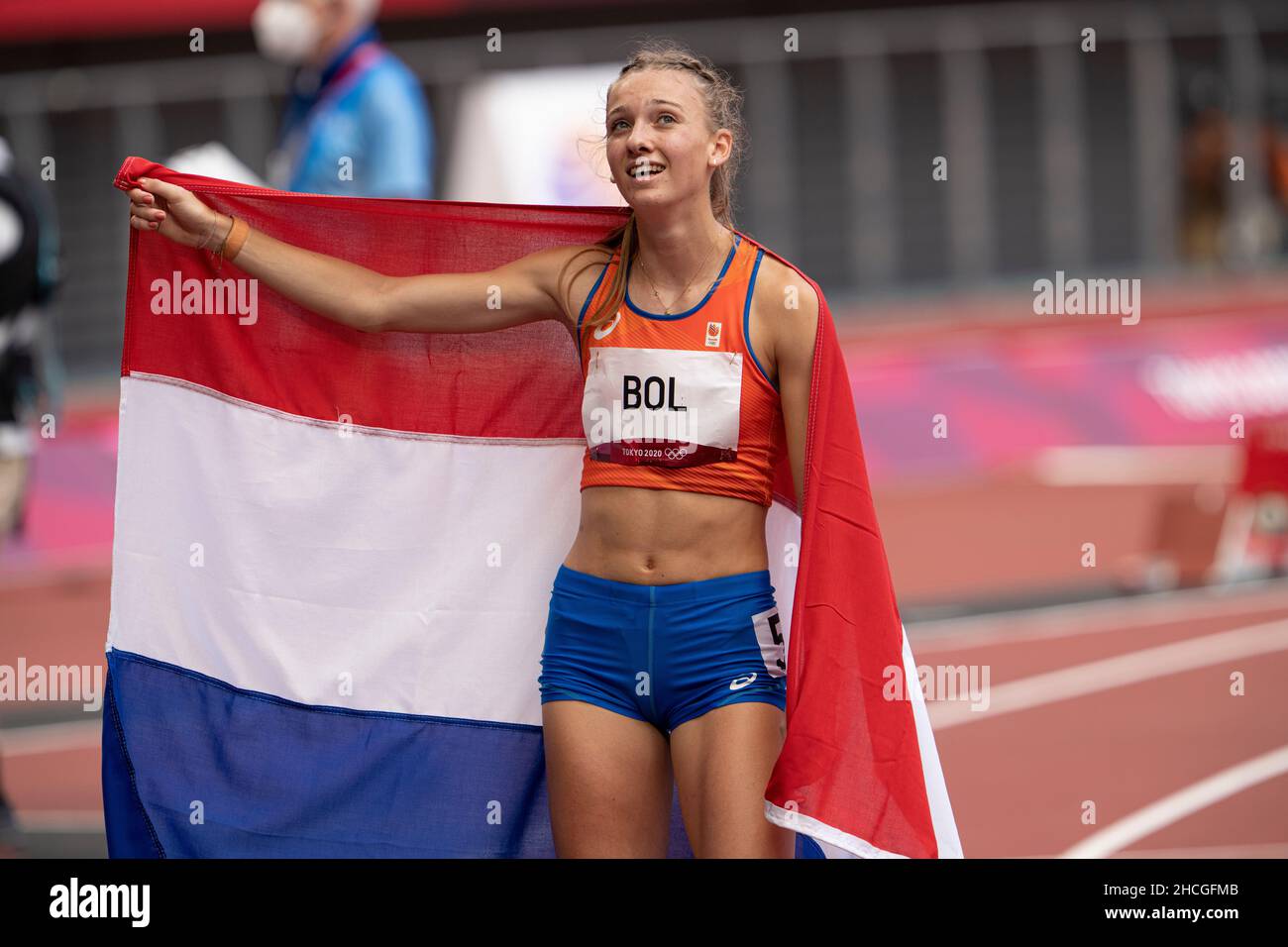Femke Bol with the US flag in the final of the 400 meters hurdles of ...