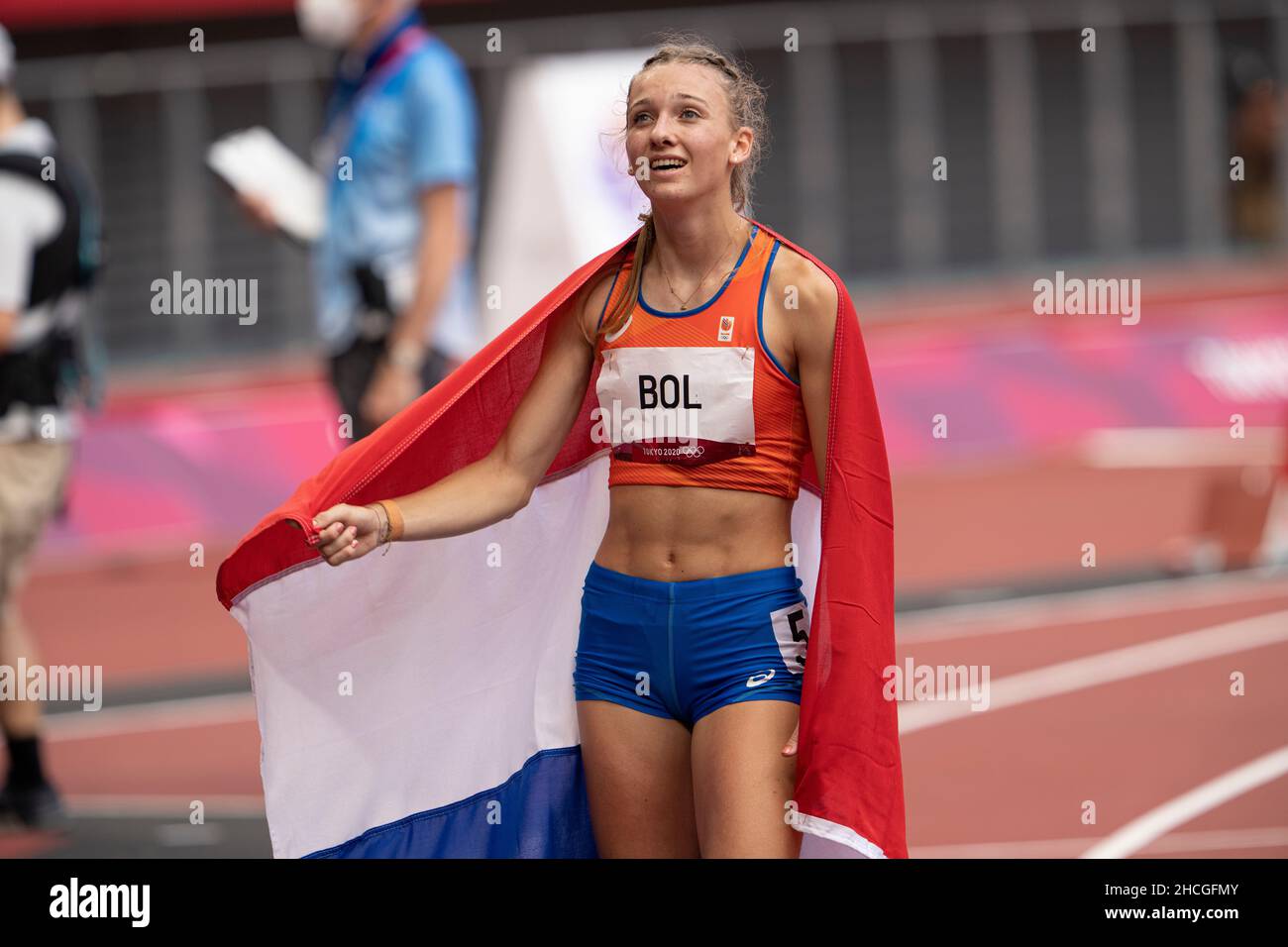 Femke Bol with the US flag in the final of the 400 meters hurdles of ...