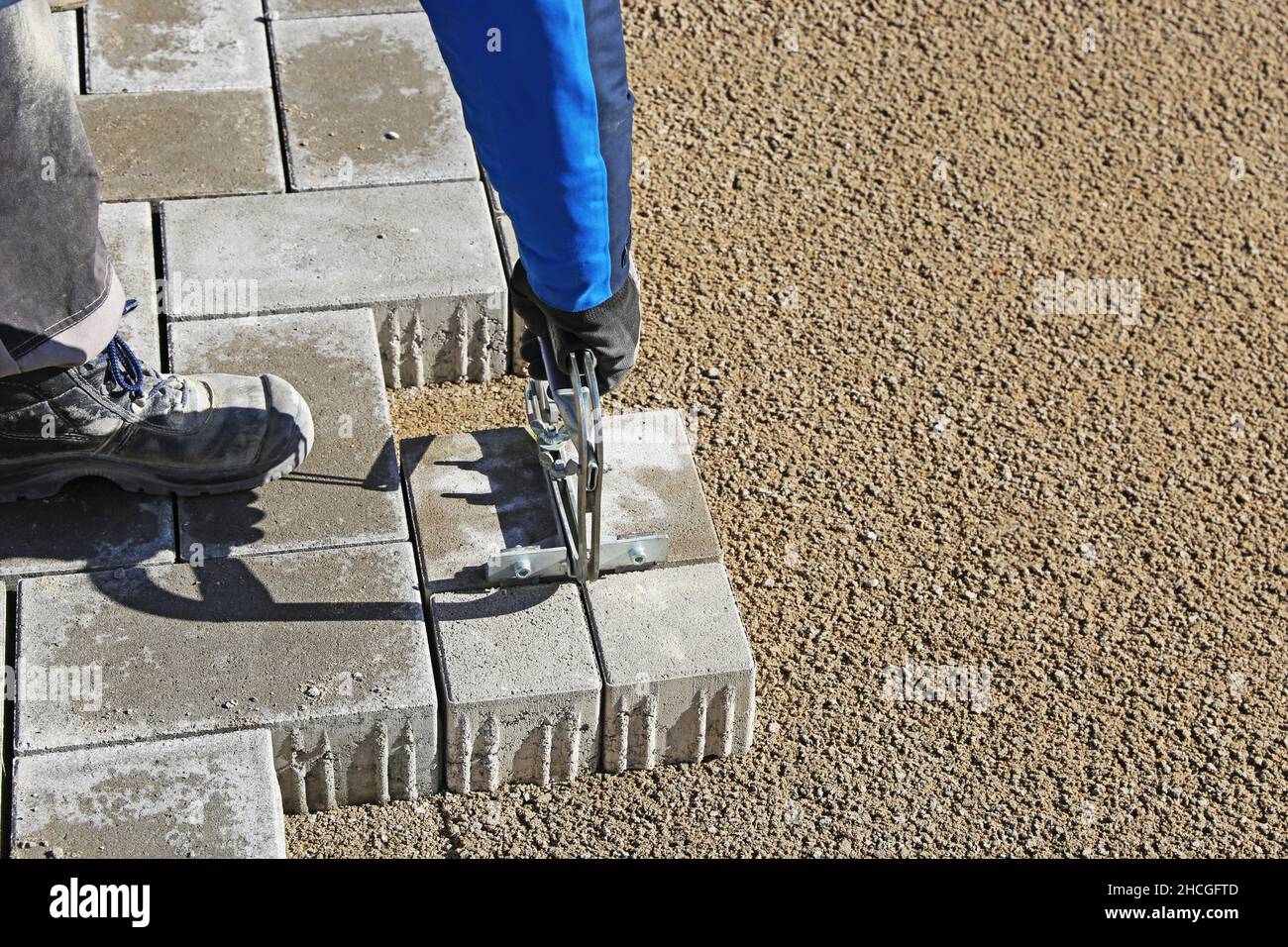 Construction worker lay paving stones Stock Photo - Alamy