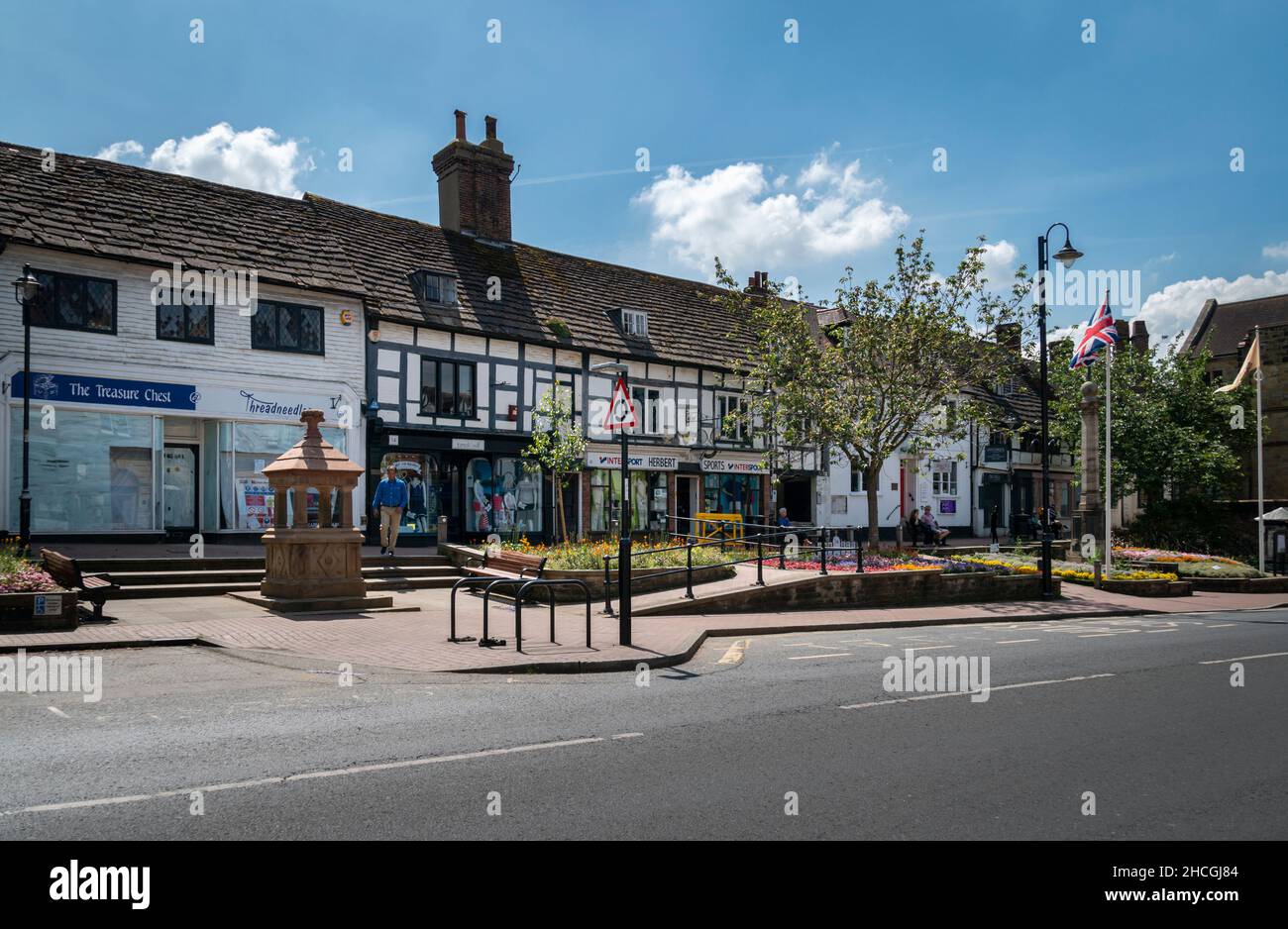Tudor building east grinstead hi-res stock photography and images - Alamy
