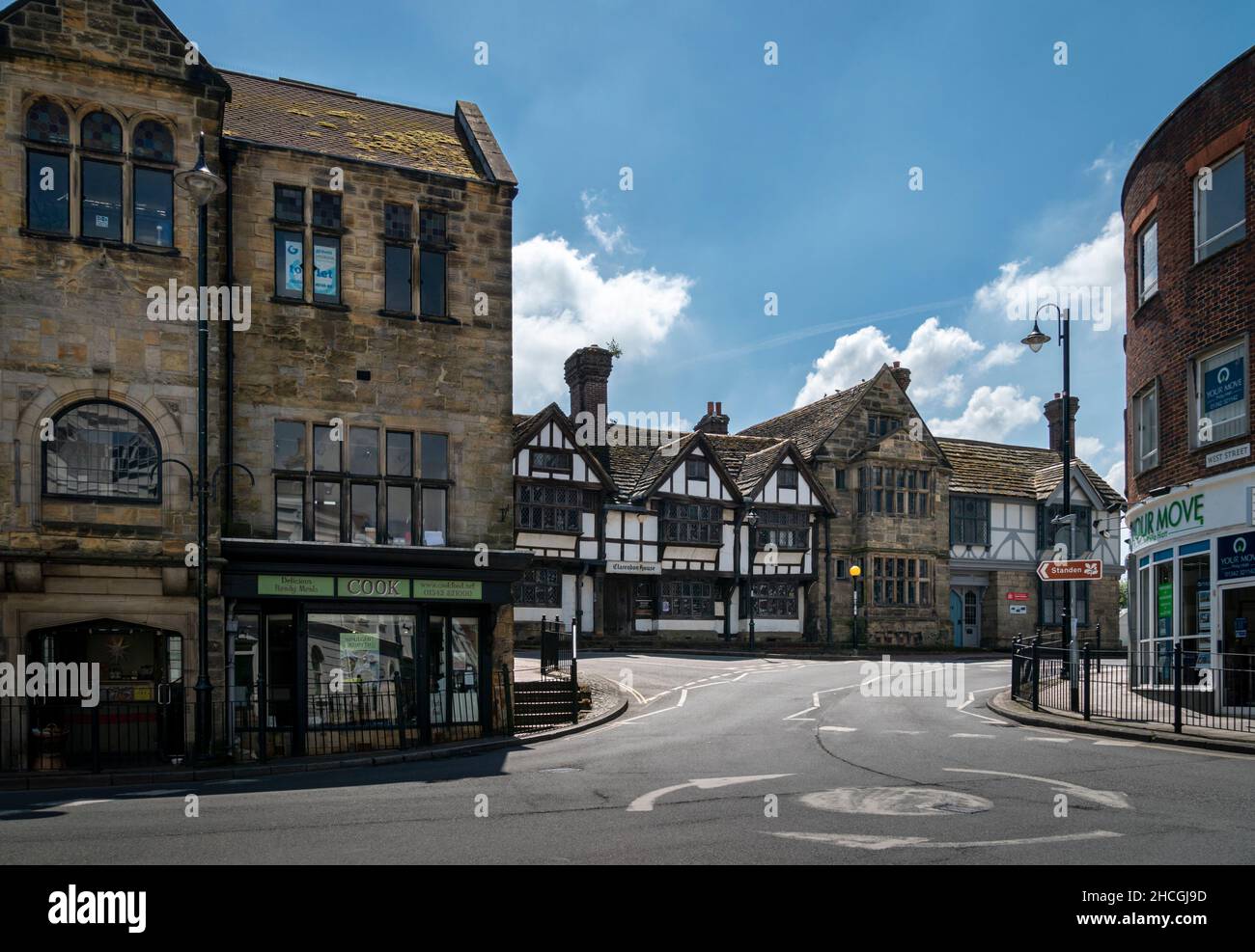 Tudor building east grinstead hi-res stock photography and images - Alamy