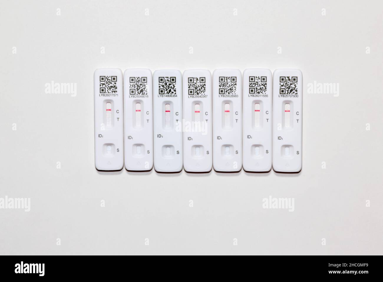 ACON Flowflex SARS-CoV-2 Antigen Rapid Test self-testing (lateral flow ...